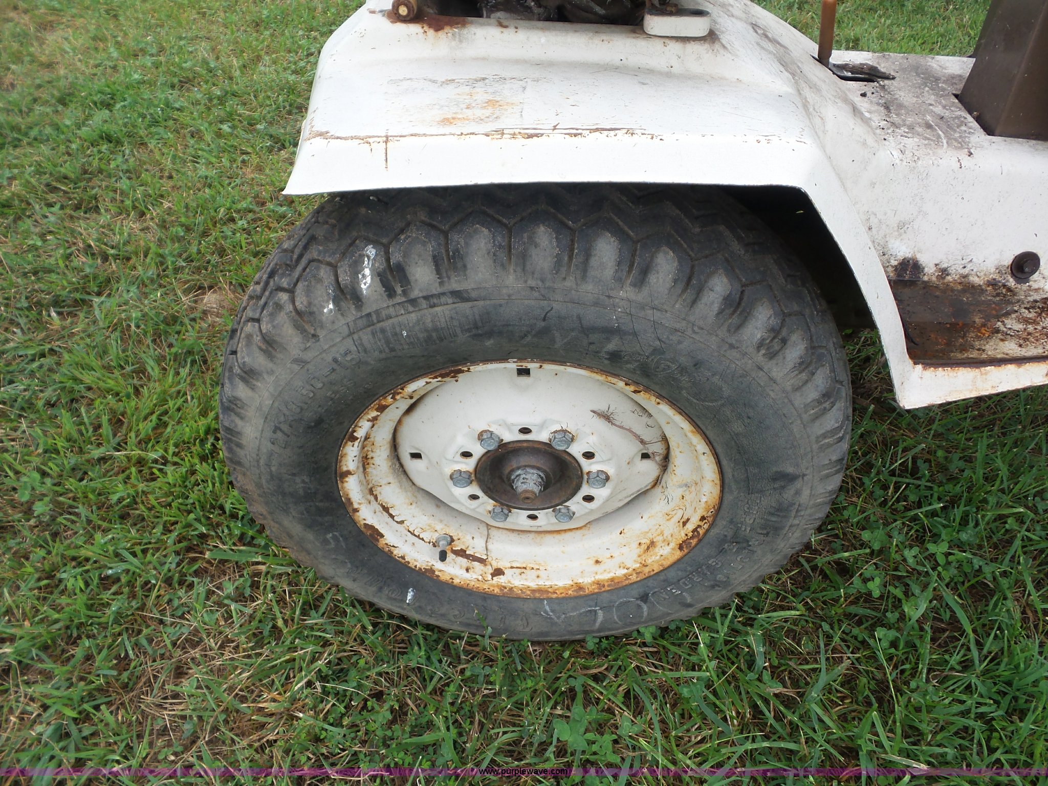 Bolens 1250 lawn tractor in Leeton, MO | Item BK9622 sold | Purple Wave