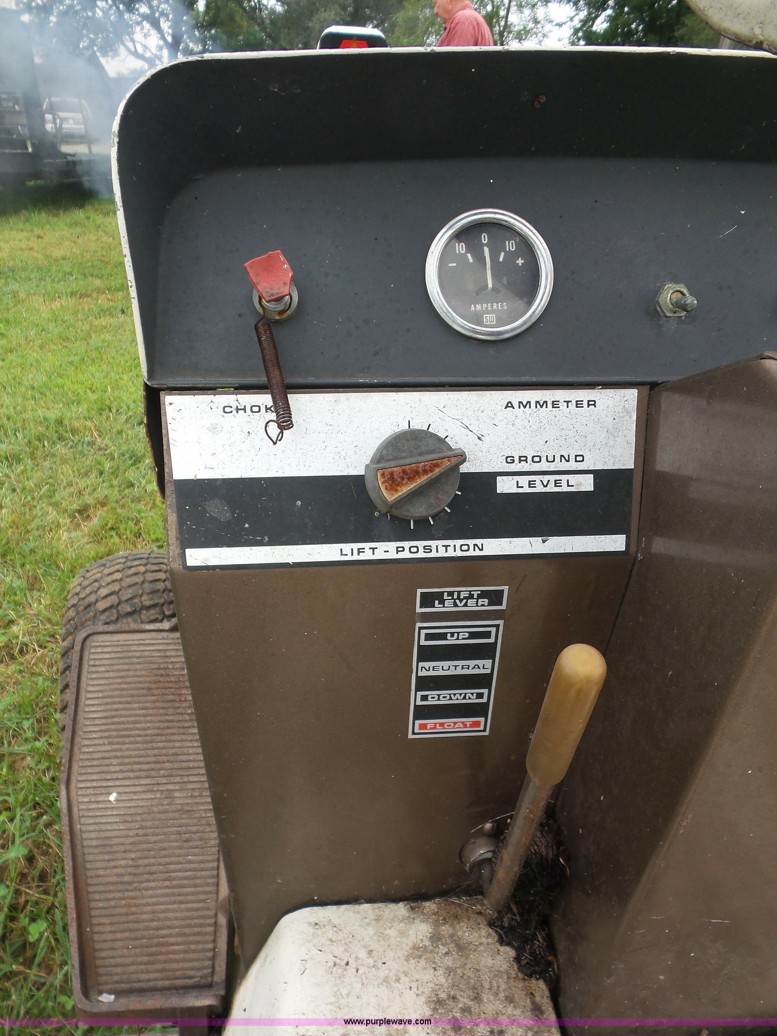 Bolens 1250 lawn tractor in Leeton, MO | Item BK9622 sold | Purple Wave