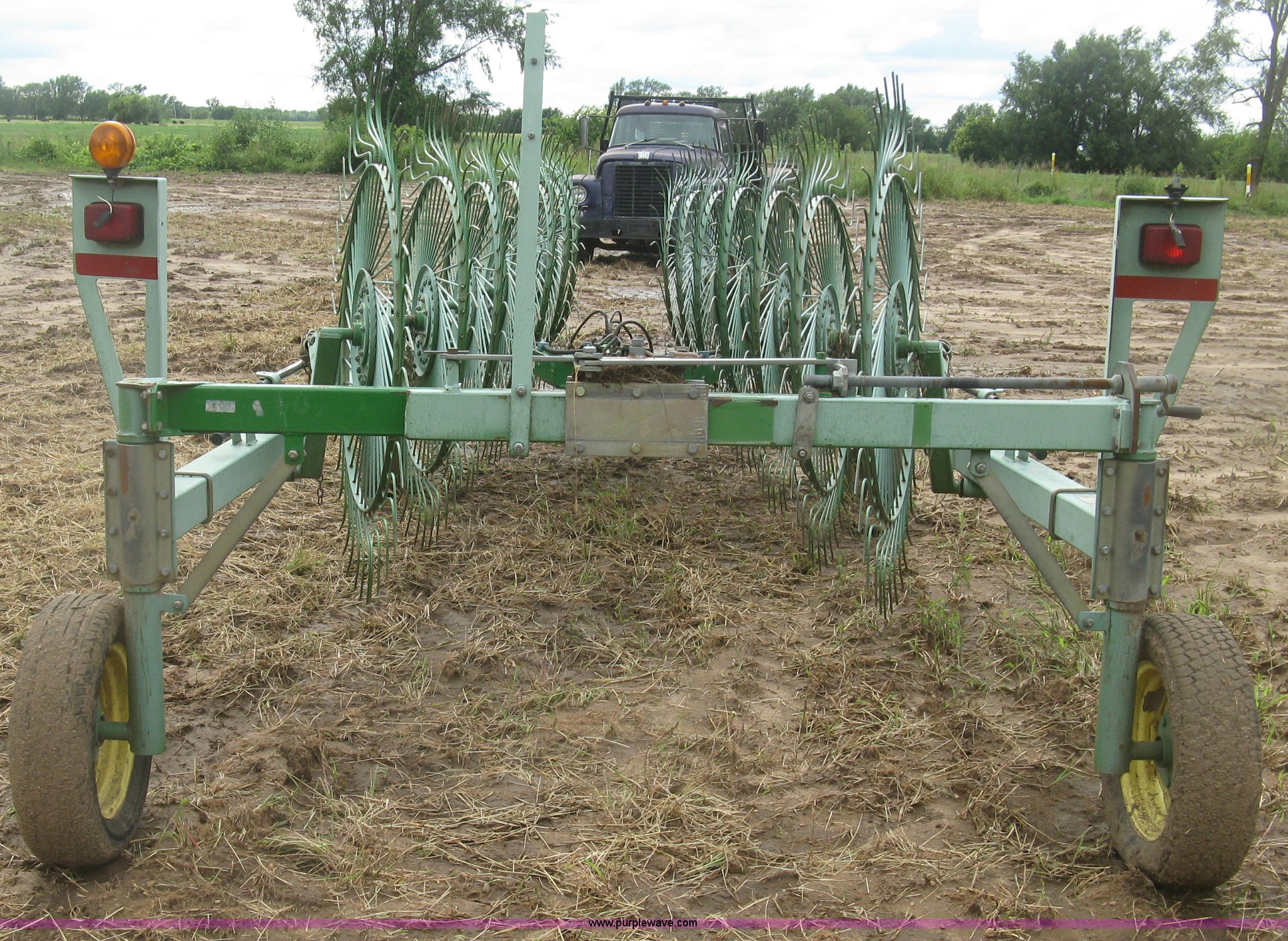 John Deere 704 hay rake in Burrton, KS | Item L3846 for sale | Purple Wave