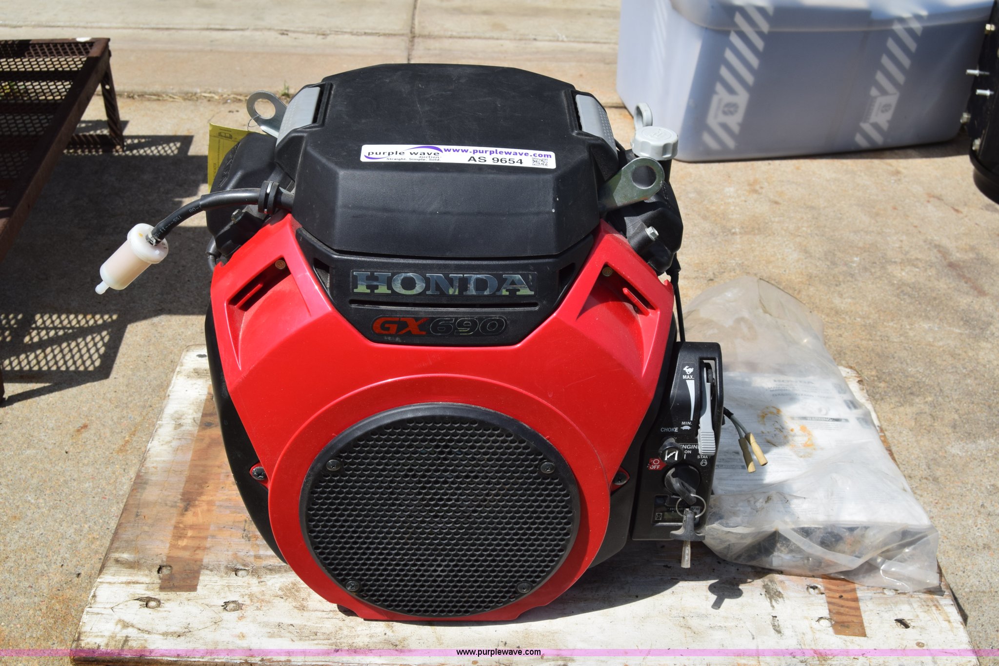 Honda GX690 gas engine in Wichita, KS | Item AS9654 sold | Purple Wave