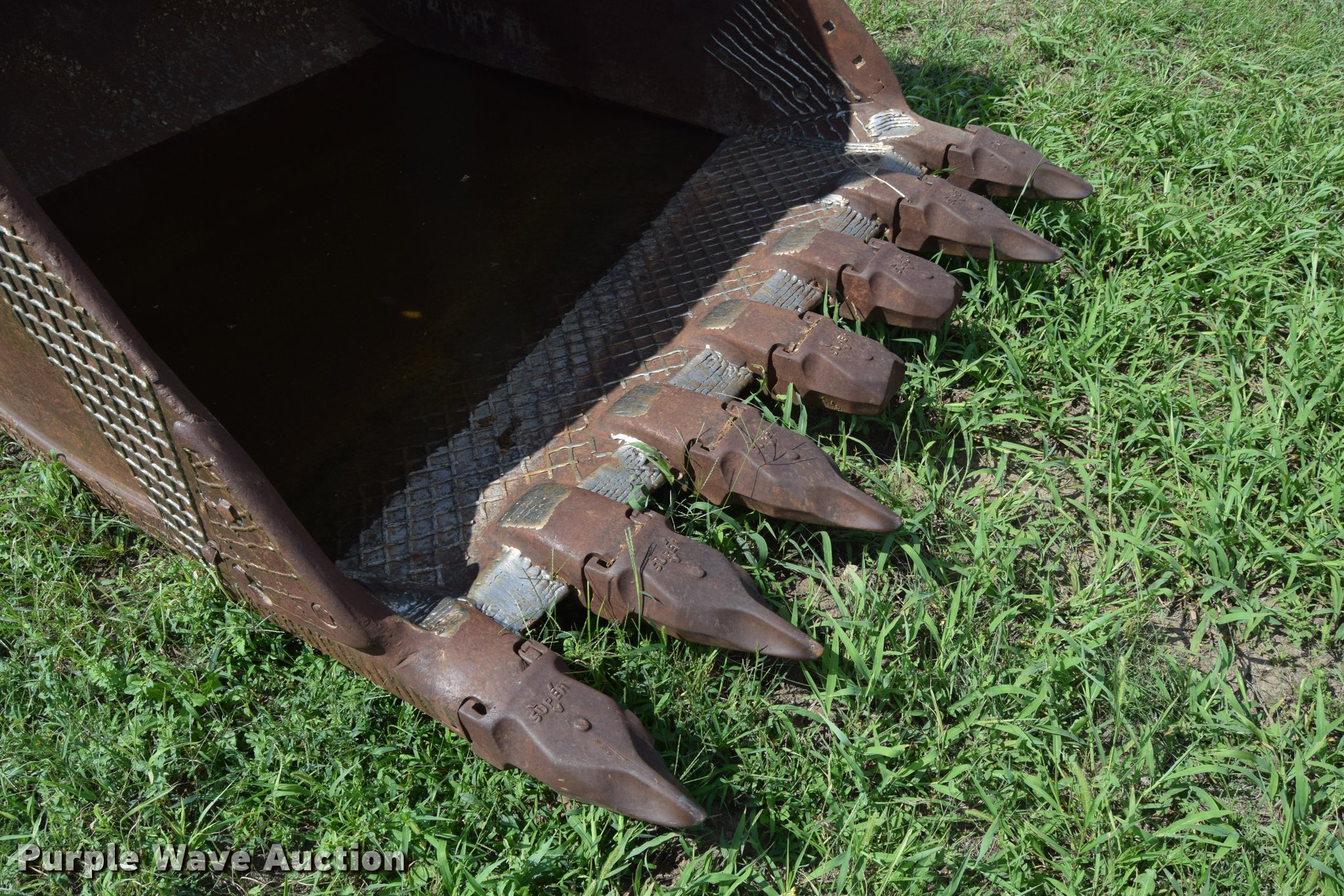 Eaco excavator bucket in Lindsborg, KS | Item CA9919 sold | Purple Wave
