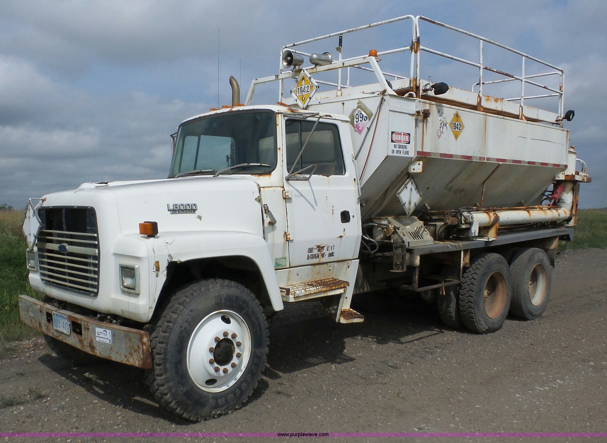 1992 Ford LT8000 ANFO bulk handling truck in Garland, KS | Item J8748 ...
