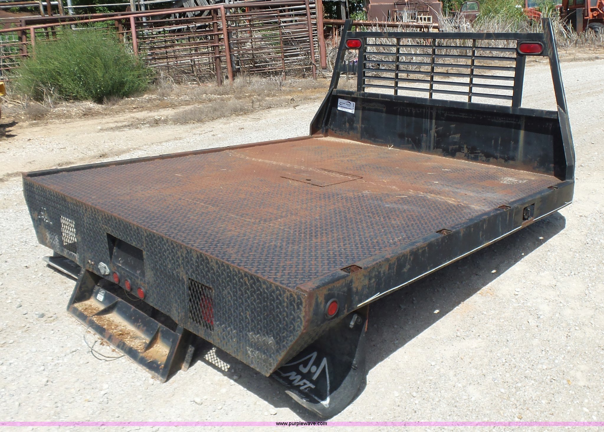 J&I flatbed in Perry, OK | Item K3095 sold | Purple Wave