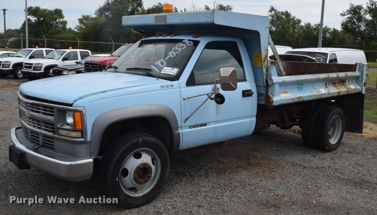 2002 Chevrolet Silverado 3500 dump bed truck in Wichita, KS | Item ...