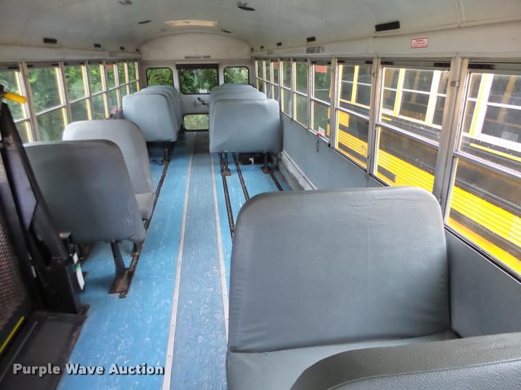 2004 Thomas Built Saf-T-Liner MVP EF school bus in Des Moines, IA ...