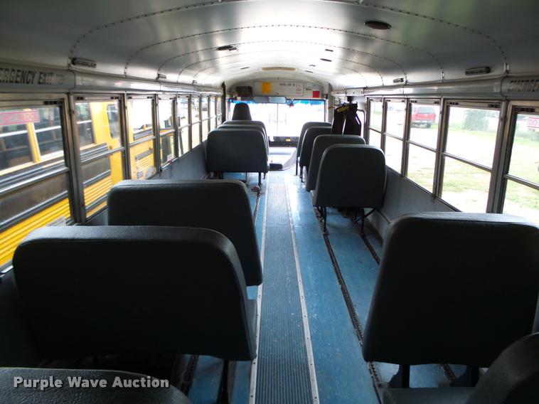 2004 Thomas Built Saf-T-Liner MVP EF school bus in Des Moines, IA ...