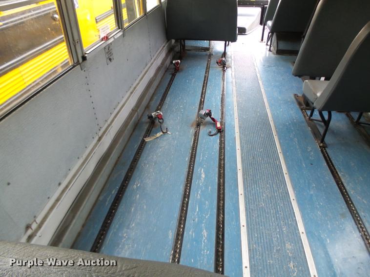 2004 Thomas Built Saf-T-Liner MVP EF school bus in Des Moines, IA ...