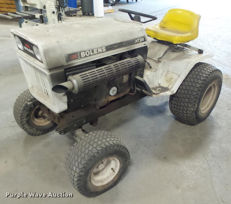 Bolens HT-20 lawn tractor in Des Moines, IA | Item K2103 sold | Purple Wave