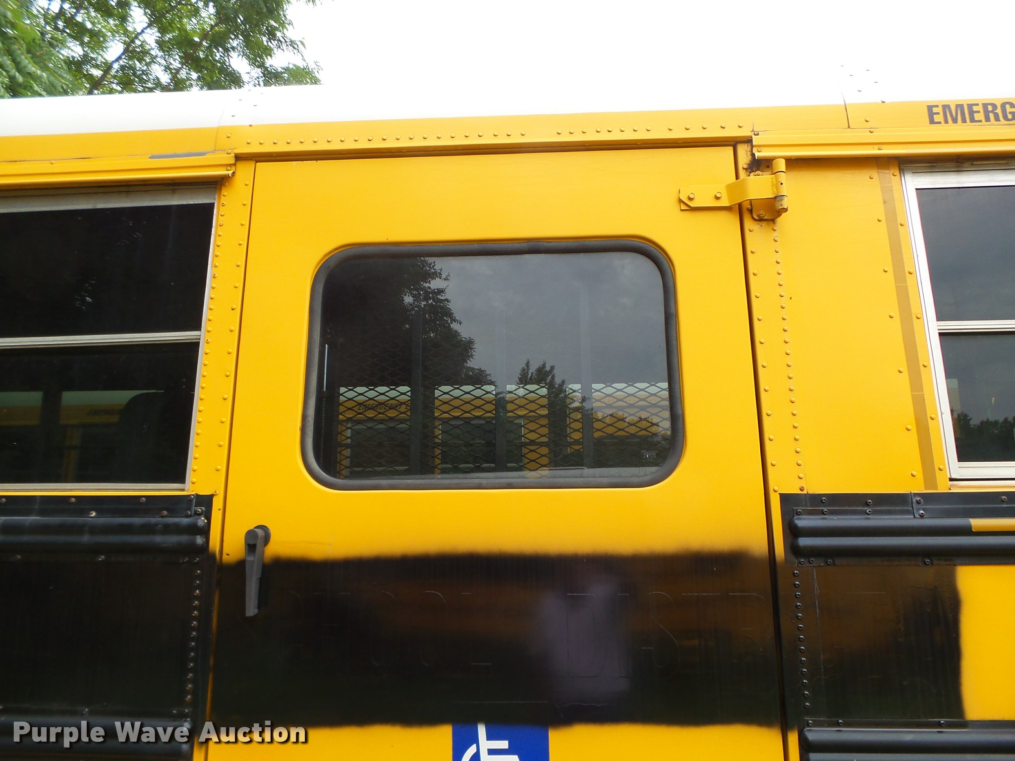 2004 Thomas Built Saf-T-Liner MVP EF school bus in Des Moines, IA ...