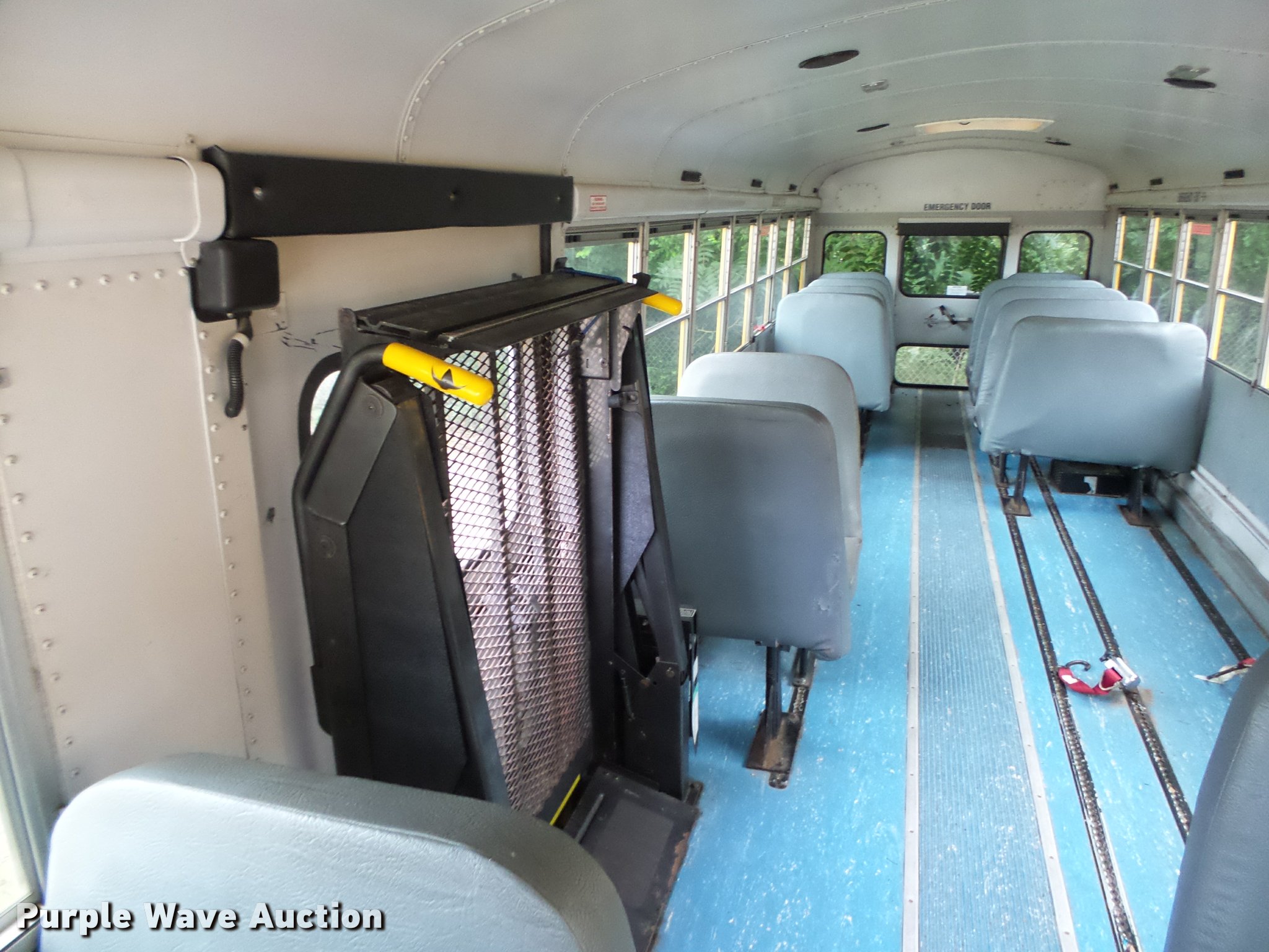 2004 Thomas Built Saf-T-Liner MVP EF school bus in Des Moines, IA ...