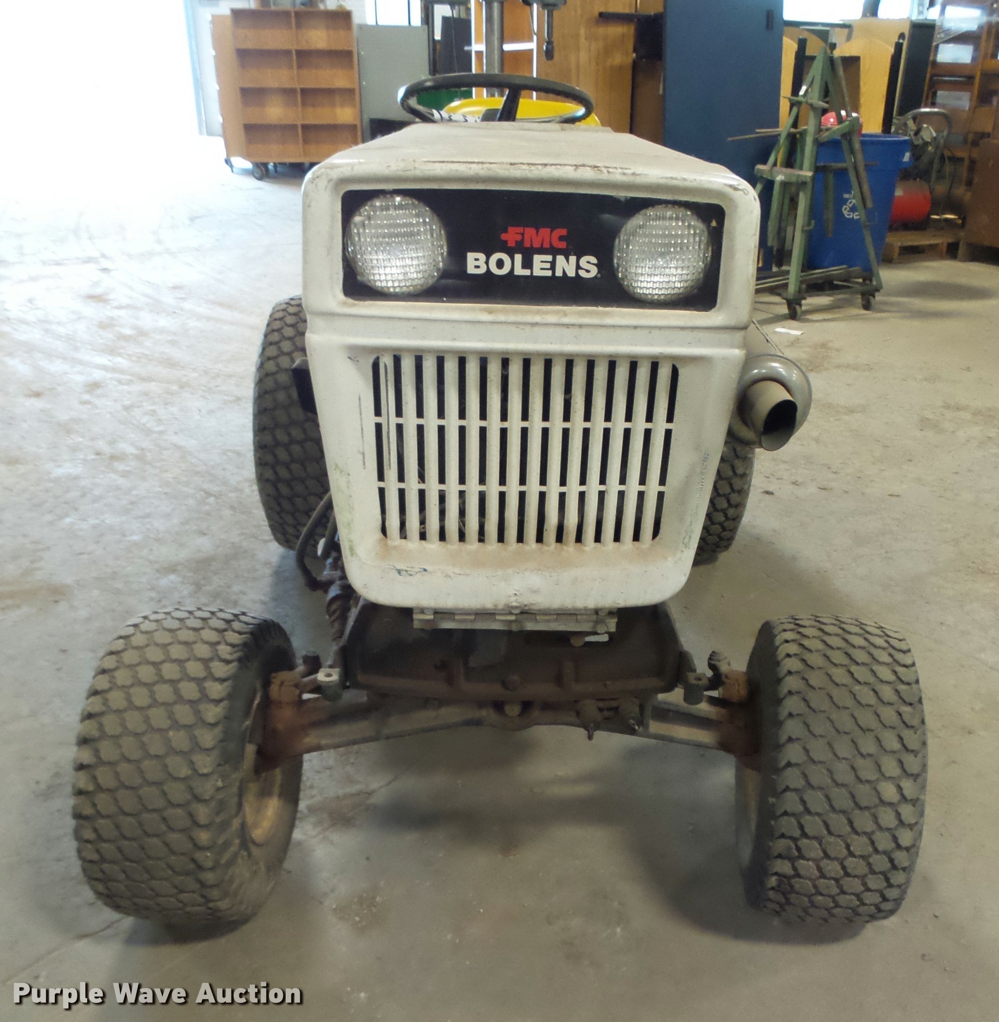 Bolens HT-20 lawn tractor in Des Moines, IA | Item K2103 sold | Purple Wave