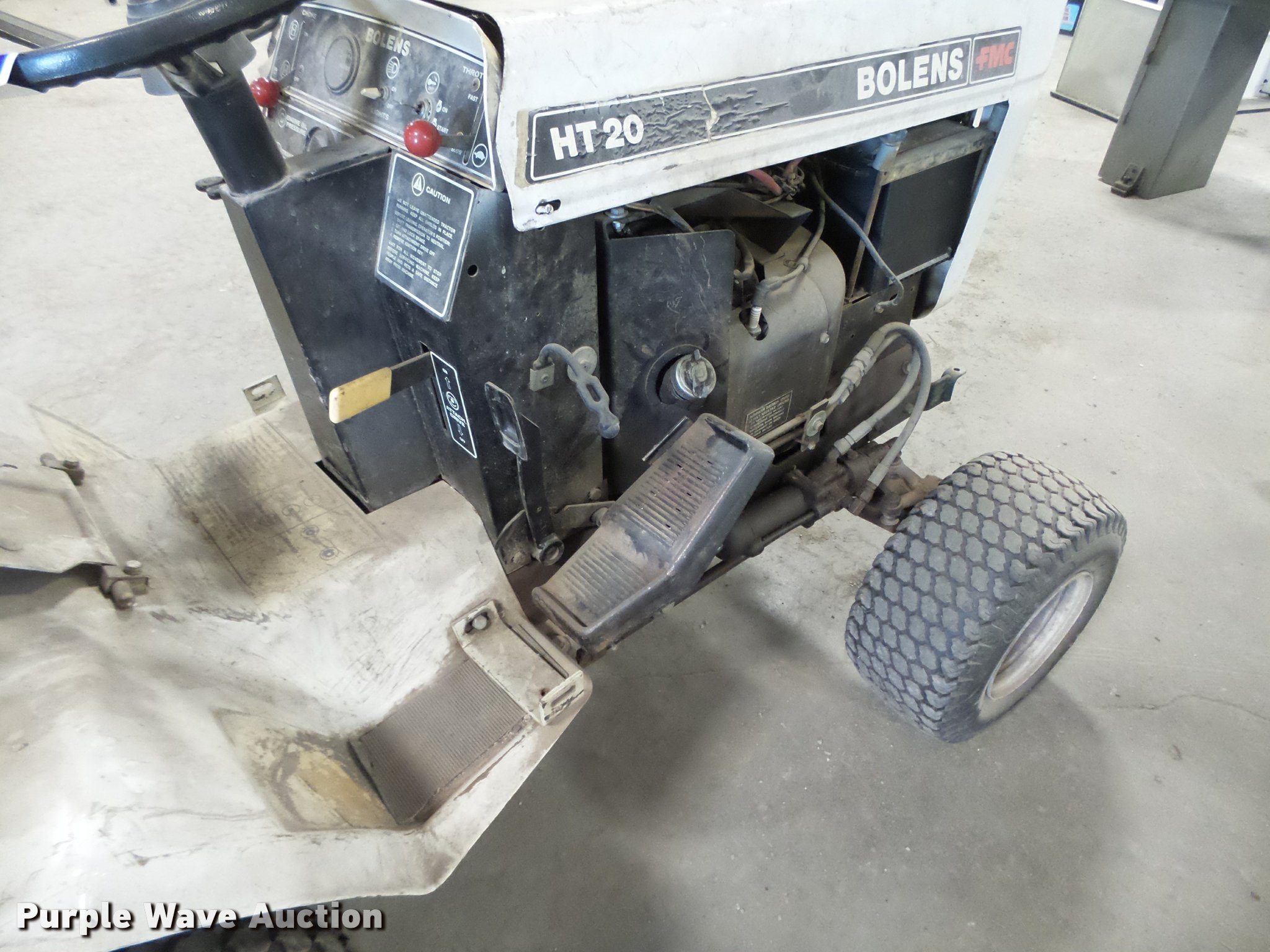 Bolens HT-20 lawn tractor in Des Moines, IA | Item K2103 sold | Purple Wave