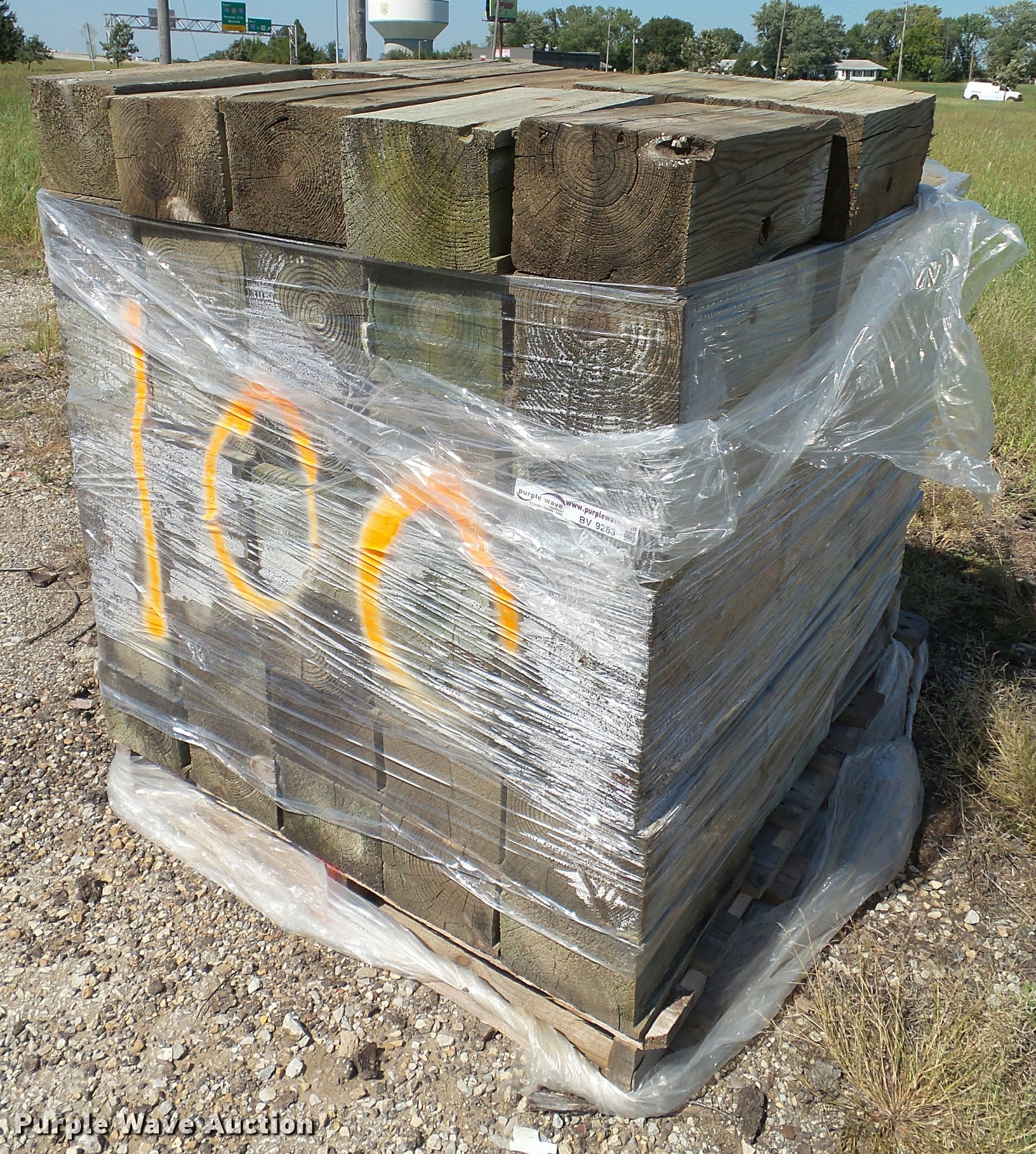 (100) wood guard rail blocks in Topeka, KS | Item BV9283 sold | Purple Wave