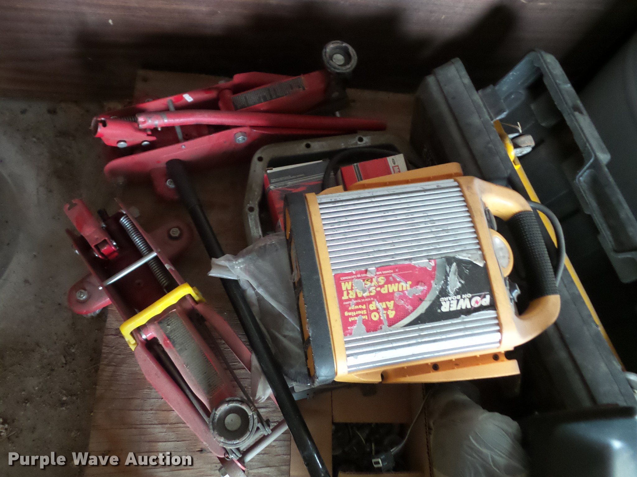 Automotive accessories in Topeka, KS | Item CD9233 sold | Purple Wave