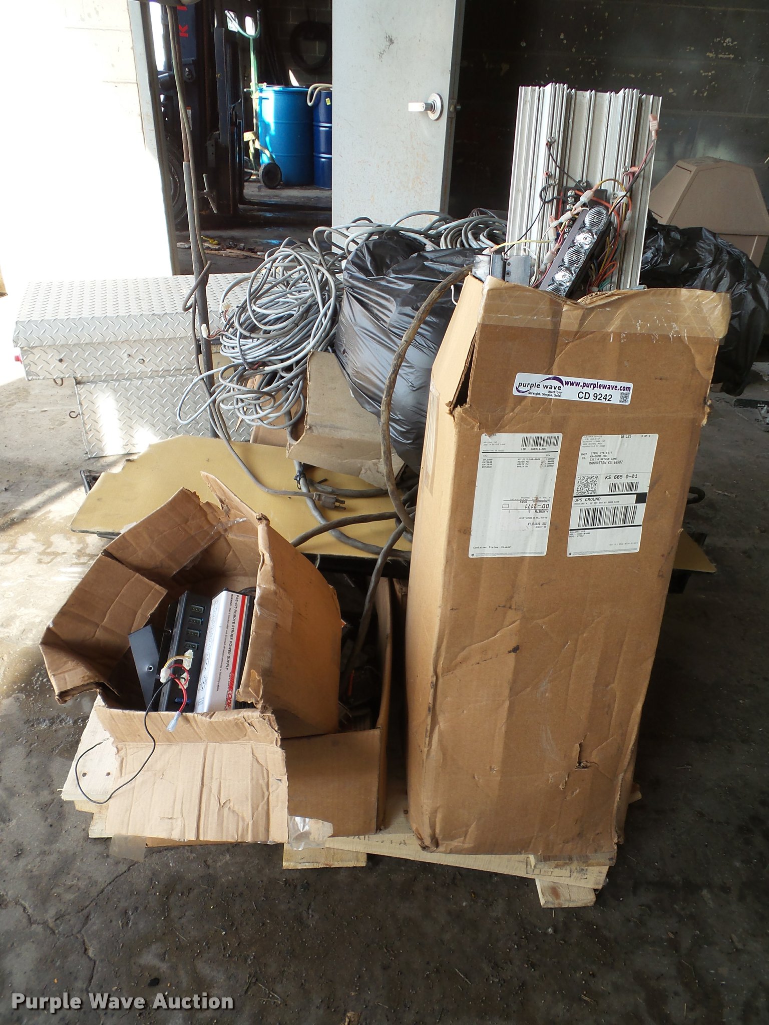 Automotive accessories in Topeka, KS | Item CD9242 sold | Purple Wave