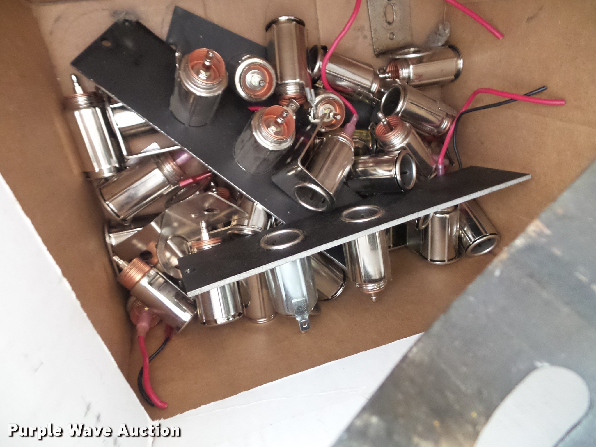 Automotive accessories in Topeka, KS | Item CD9243 sold | Purple Wave