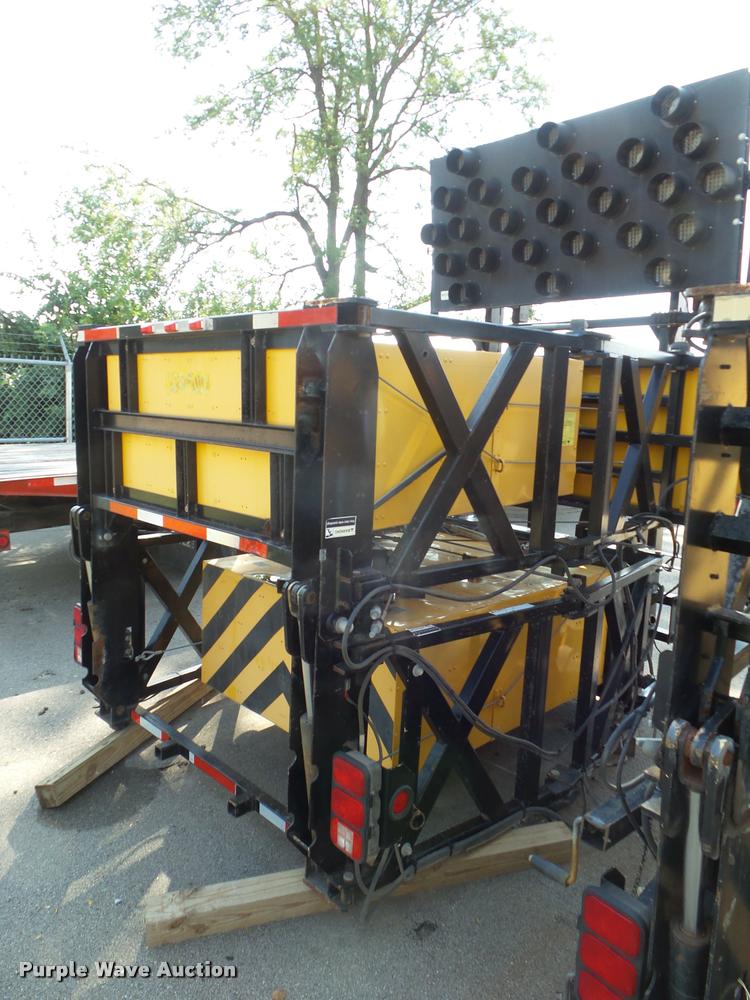 2003 Energy Absorption Systems Safe Stop TMA-180 crash attenuator in ...