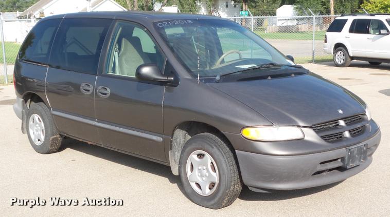 1998 Dodge Caravan van in Salina, KS | Item J5079 sold | Purple Wave