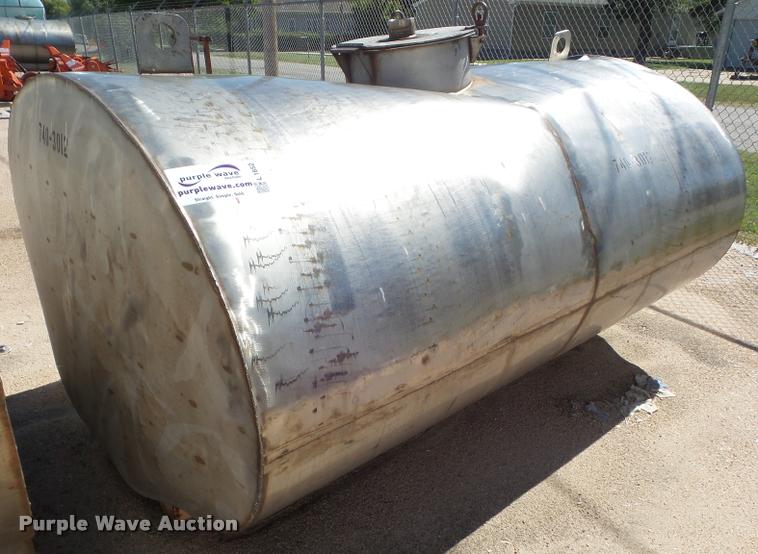 2002 Faubion water tank in Norton, KS | Item L1652 sold | Purple Wave