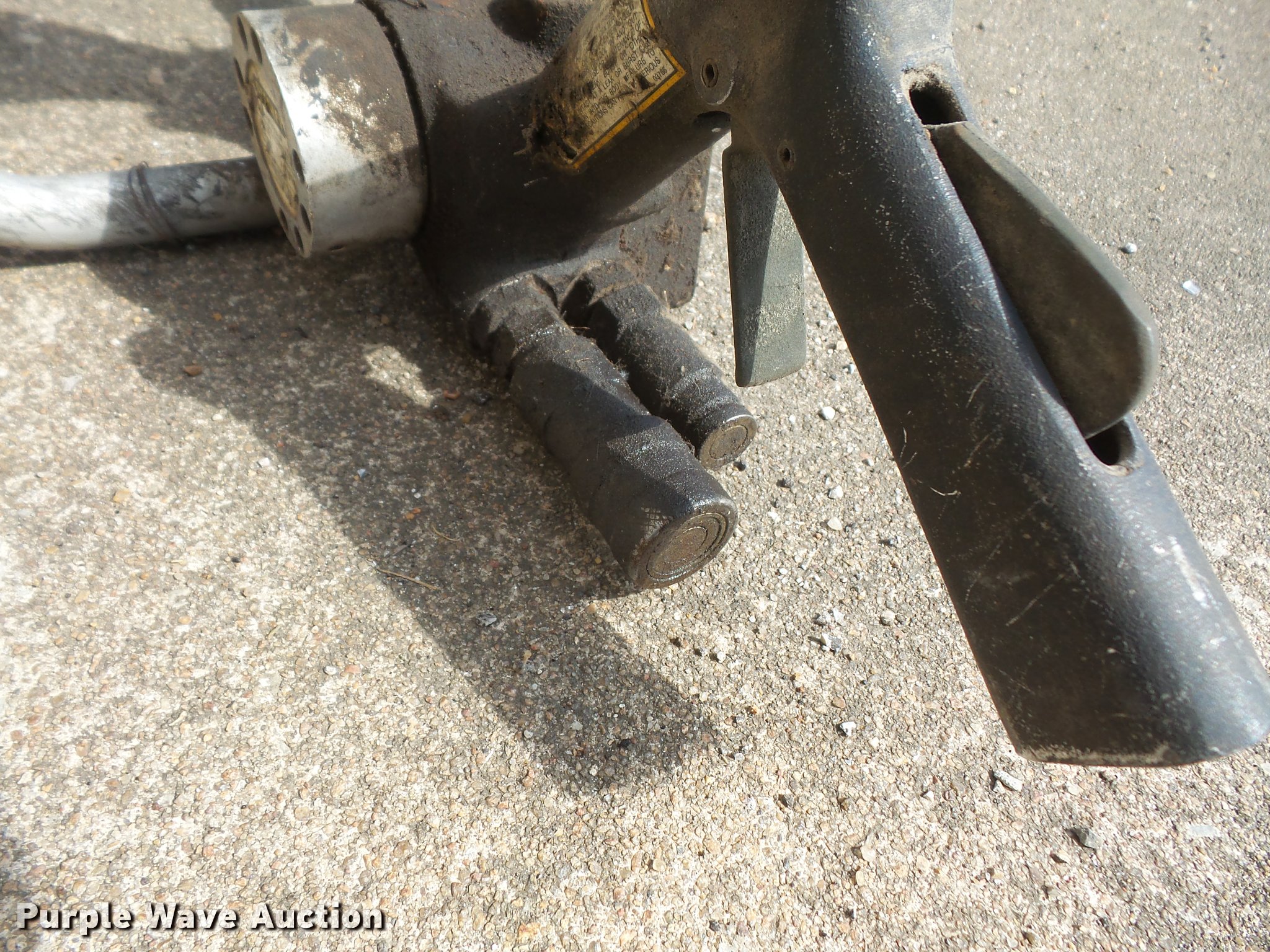 Stanley CS06 chain saw in Topeka, KS | Item BV9857 sold | Purple Wave