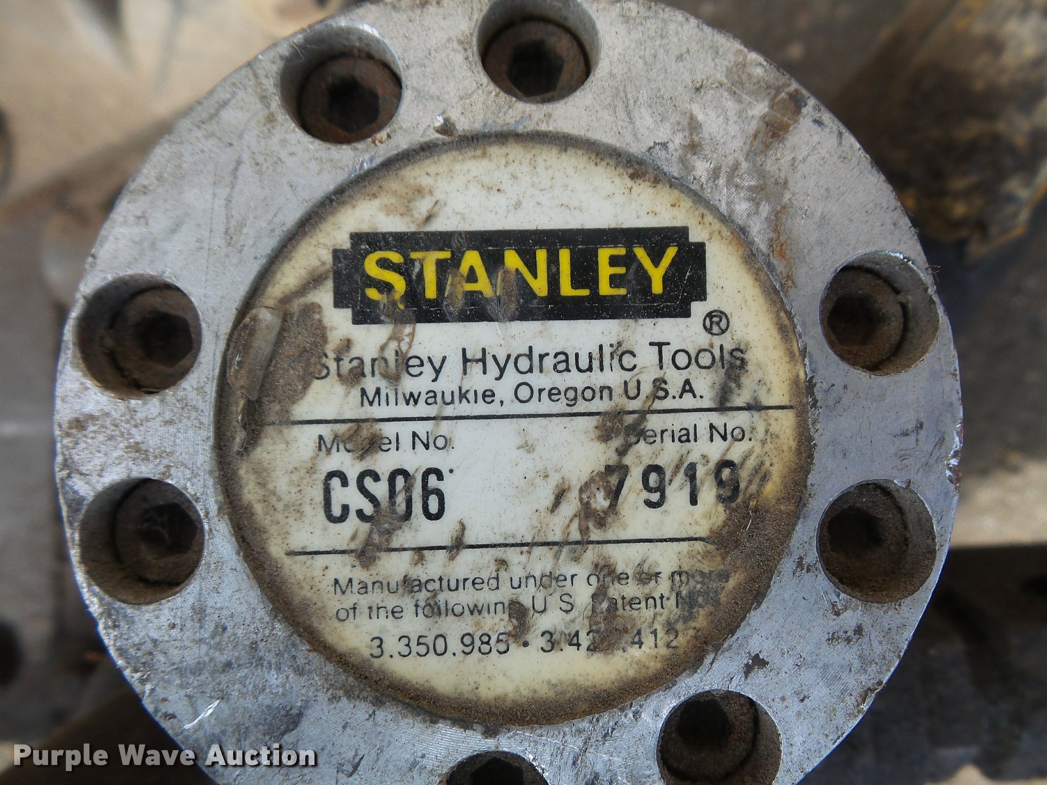 Stanley CS06 chain saw in Topeka, KS | Item BV9857 sold | Purple Wave