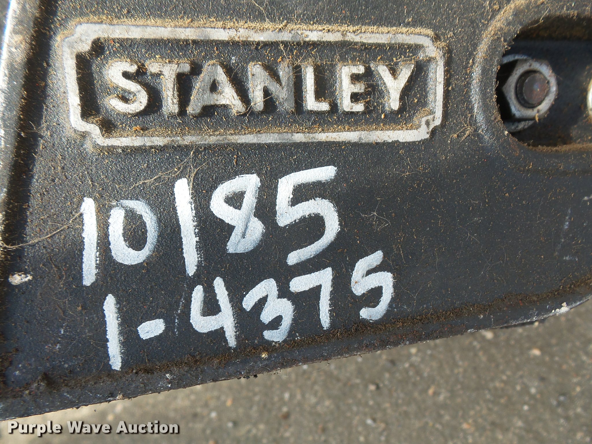 Stanley CS06 chain saw in Topeka, KS | Item BV9857 sold | Purple Wave