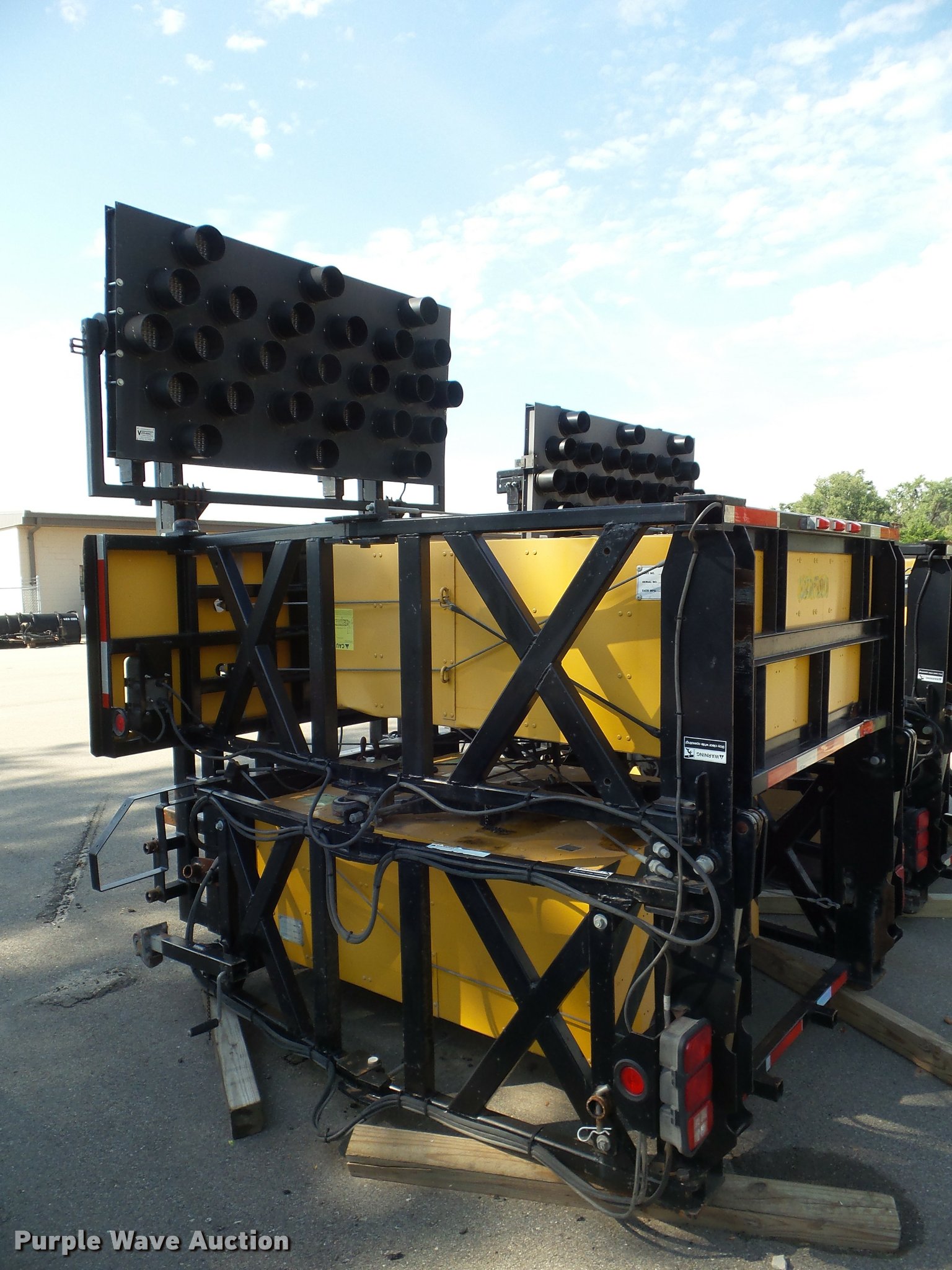 2003 Energy Absorption Systems Safe Stop TMA-180 crash attenuator in ...