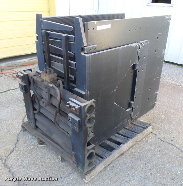 Forklift box clamp in Kansas City, MO | Item CC9014 sold | Purple Wave
