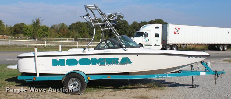 1997 Moomba Outback ski boat in Antlers, OK | Item L4805 sold | Purple Wave