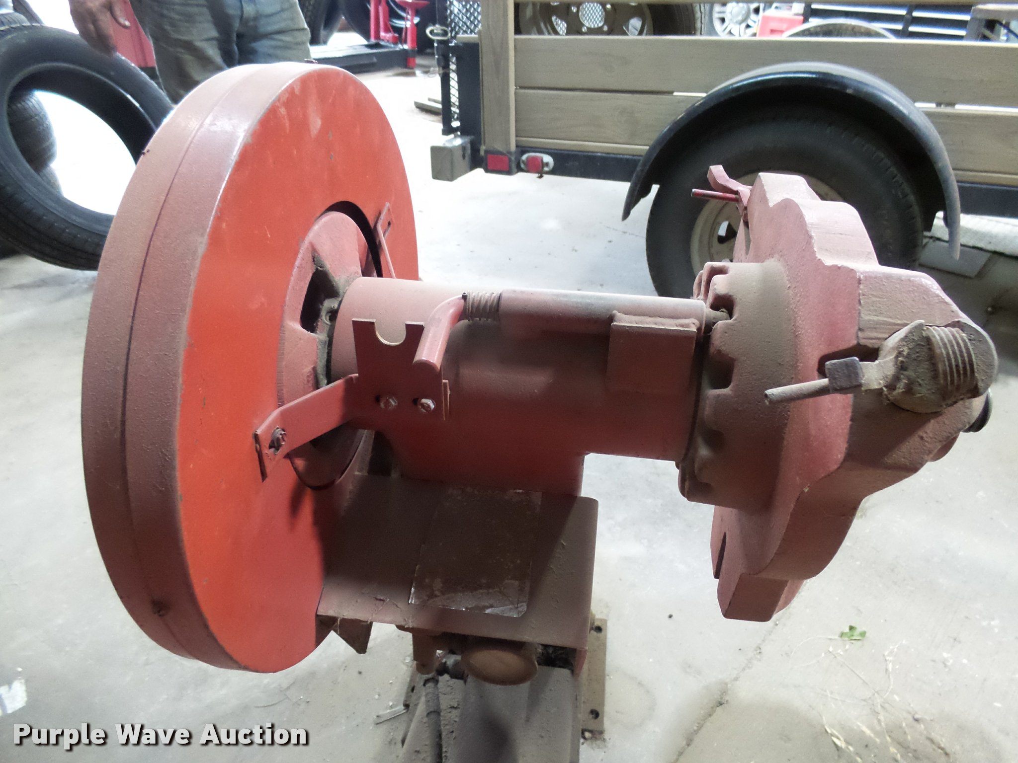 Bishman 931A tire mounter/demounter machine in Highmore, SD | Item ...