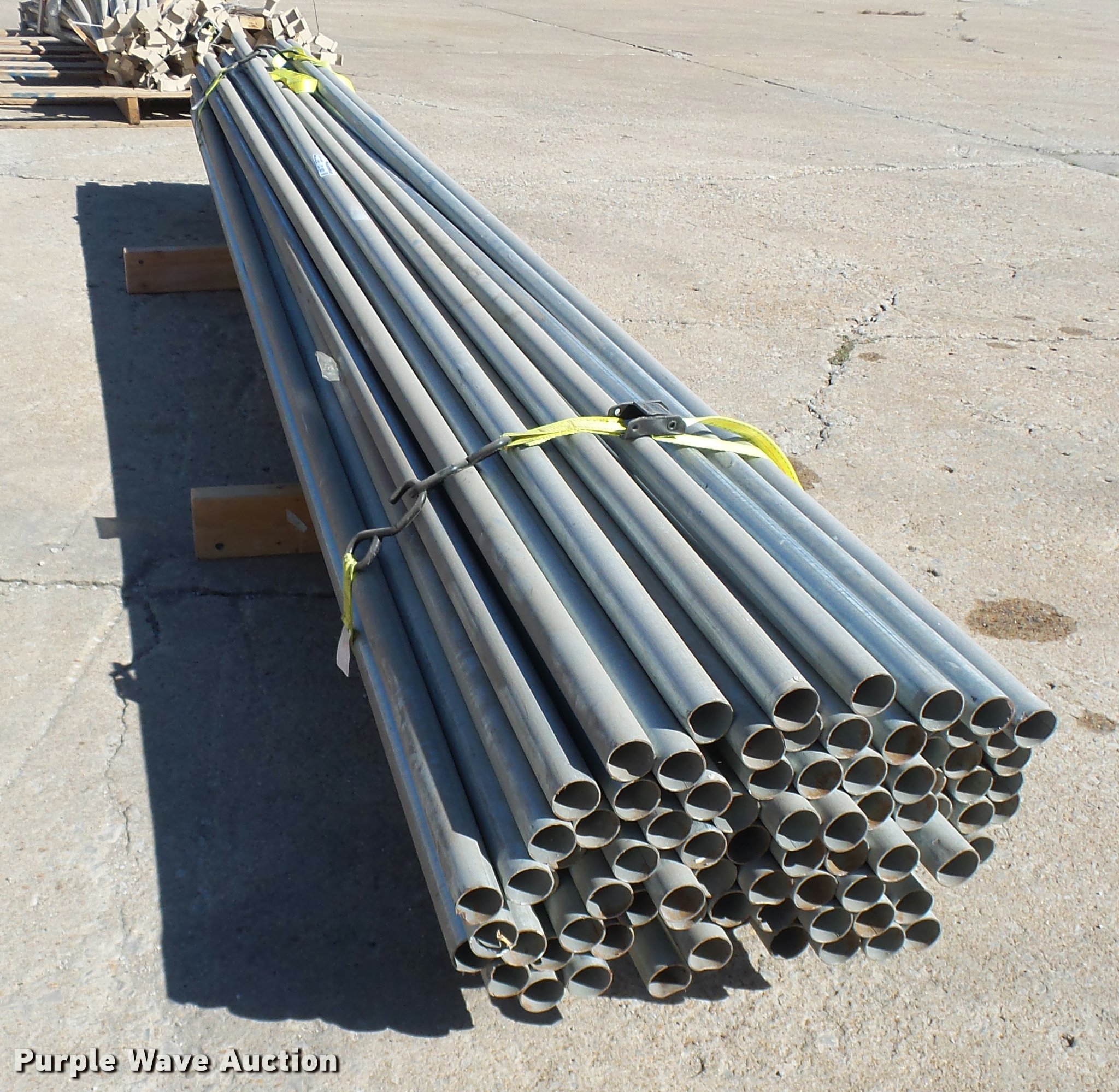 (90) chain link top rails in Kansas City, MO | Item CC9031 sold ...