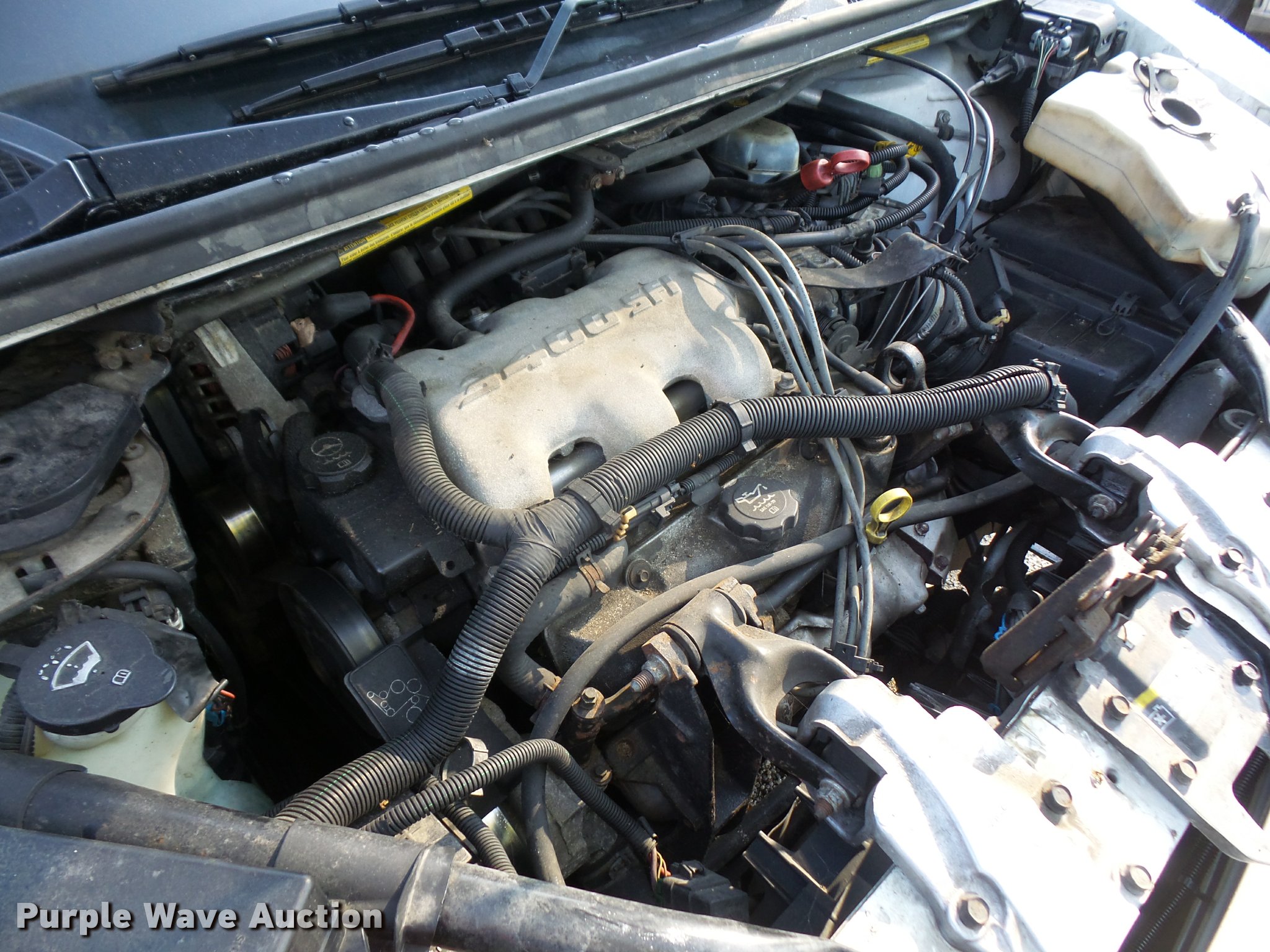 2002 Pontiac Montana van in Mound City, MO | Item DA3953 sold | Purple Wave