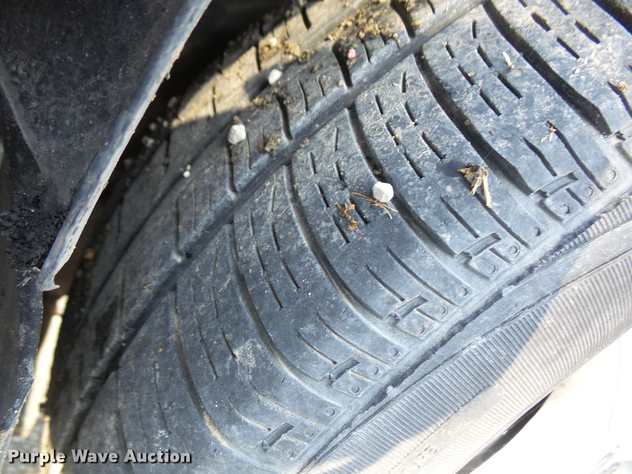 2002 Pontiac Montana van in Mound City, MO | Item DA3953 sold | Purple Wave