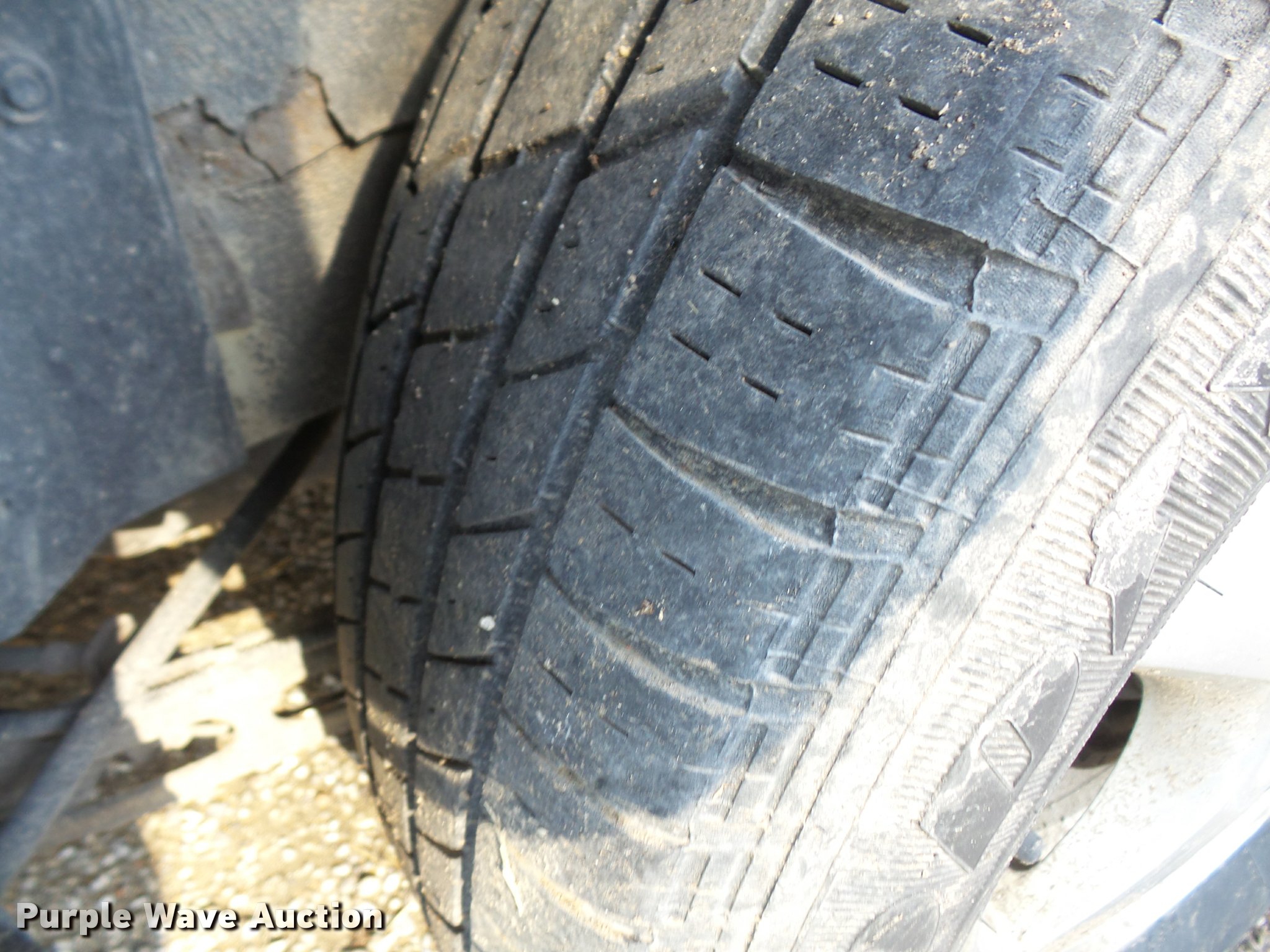 2002 Pontiac Montana van in Mound City, MO | Item DA3953 sold | Purple Wave