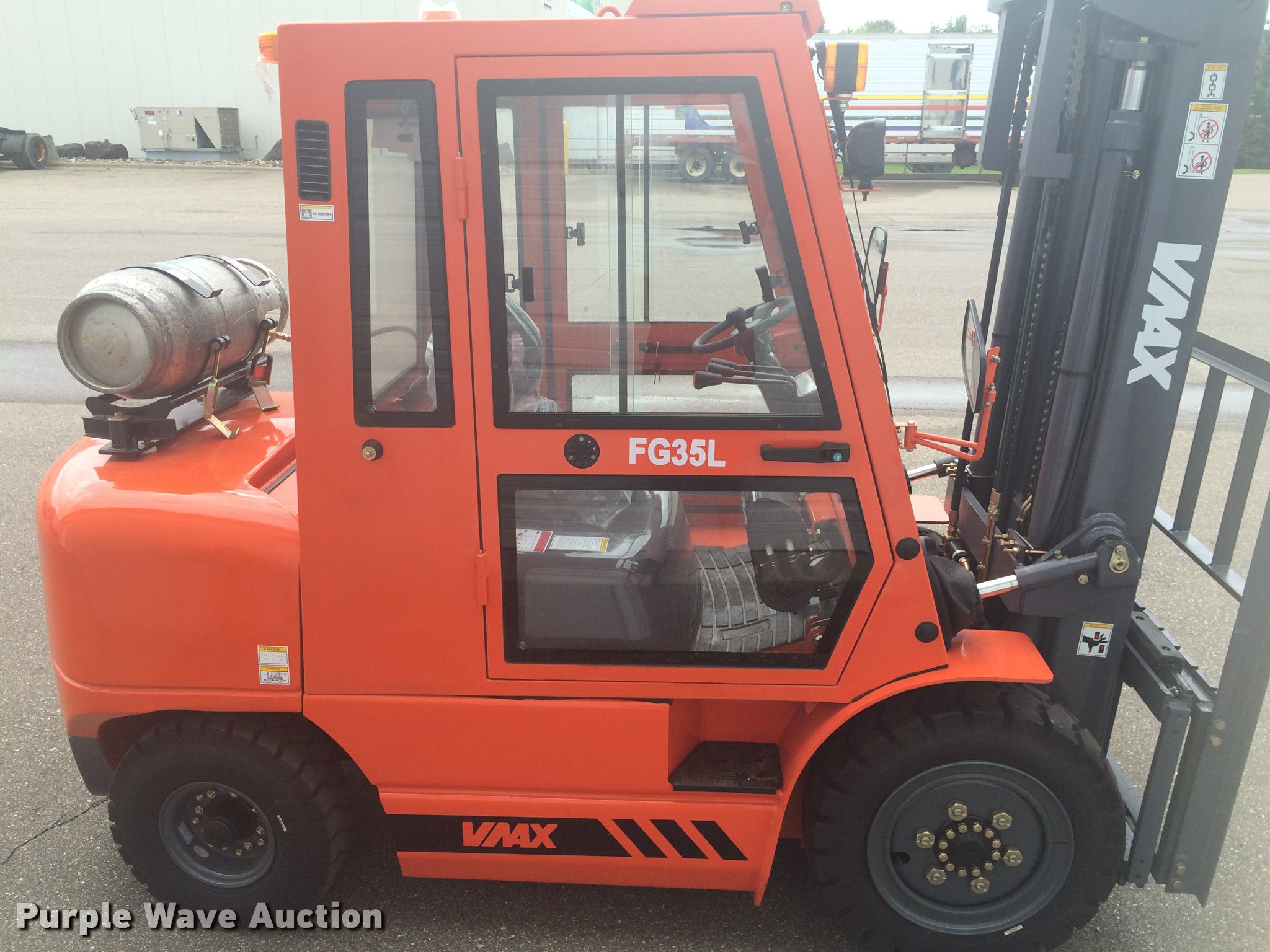 Vmax FG35L forklift in Tonganoxie, KS | Item F1274 sold | Purple Wave