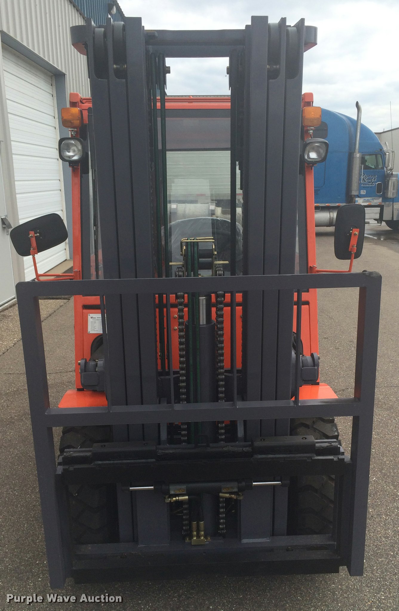 Vmax FG35L forklift in Tonganoxie, KS | Item F1274 sold | Purple Wave