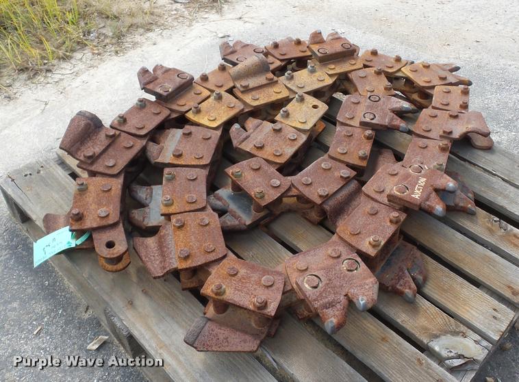 Trencher rock chain in Chesterfield, MO | Item L4285 sold | Purple Wave