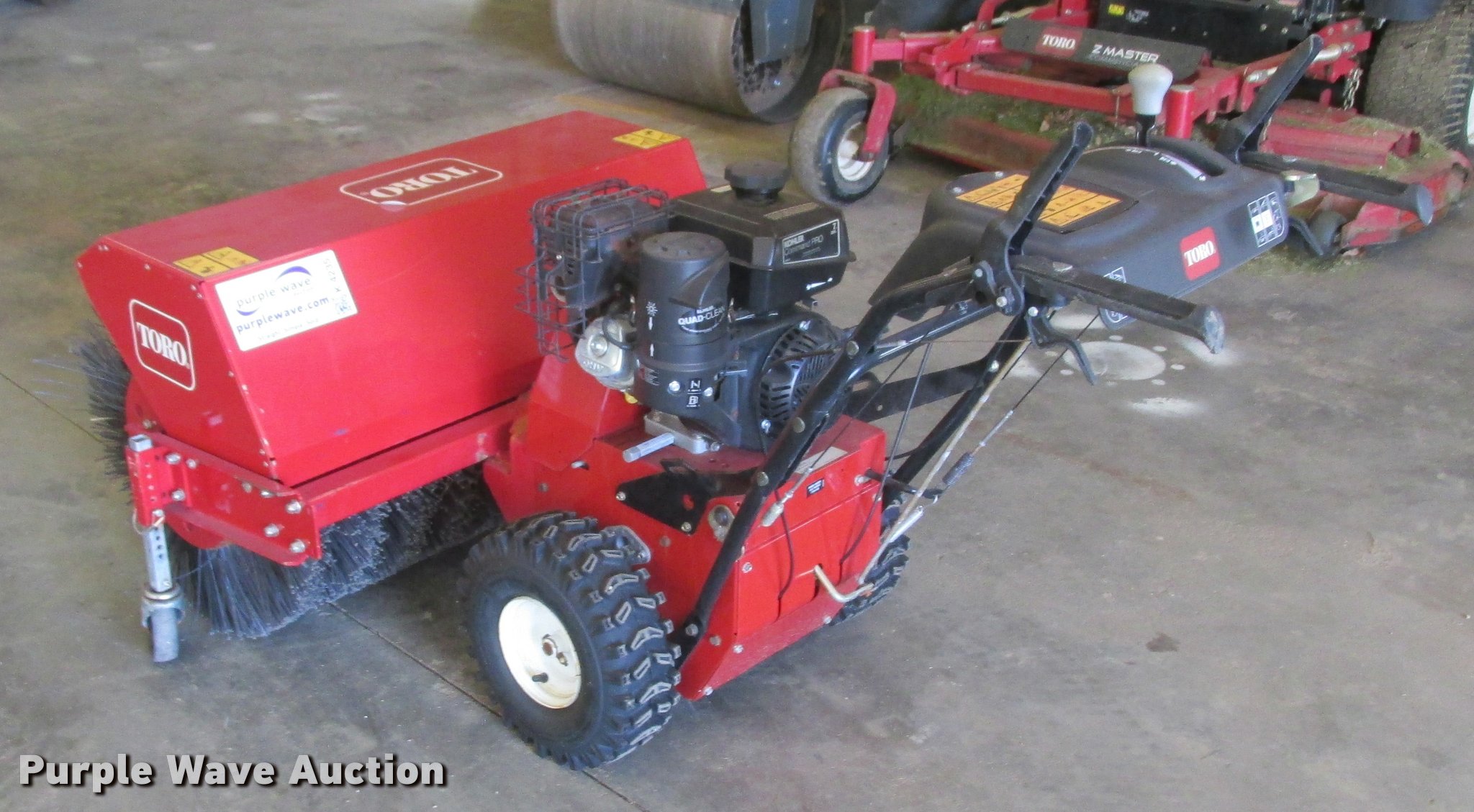 2014 Toro 38700 broom in Hugo, MN | Item K4235 sold | Purple Wave