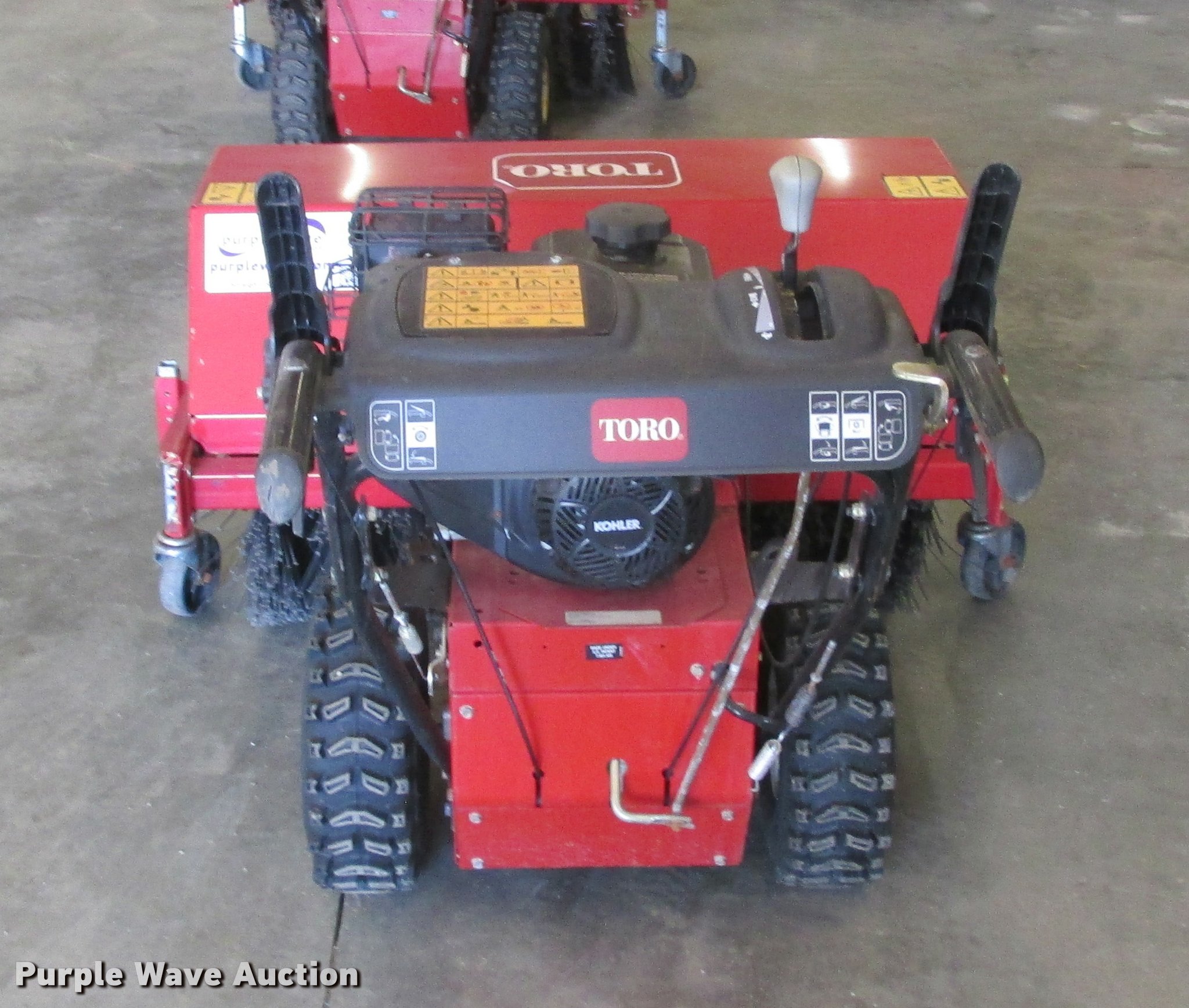 2014 Toro 38700 broom in Hugo, MN | Item K4235 sold | Purple Wave