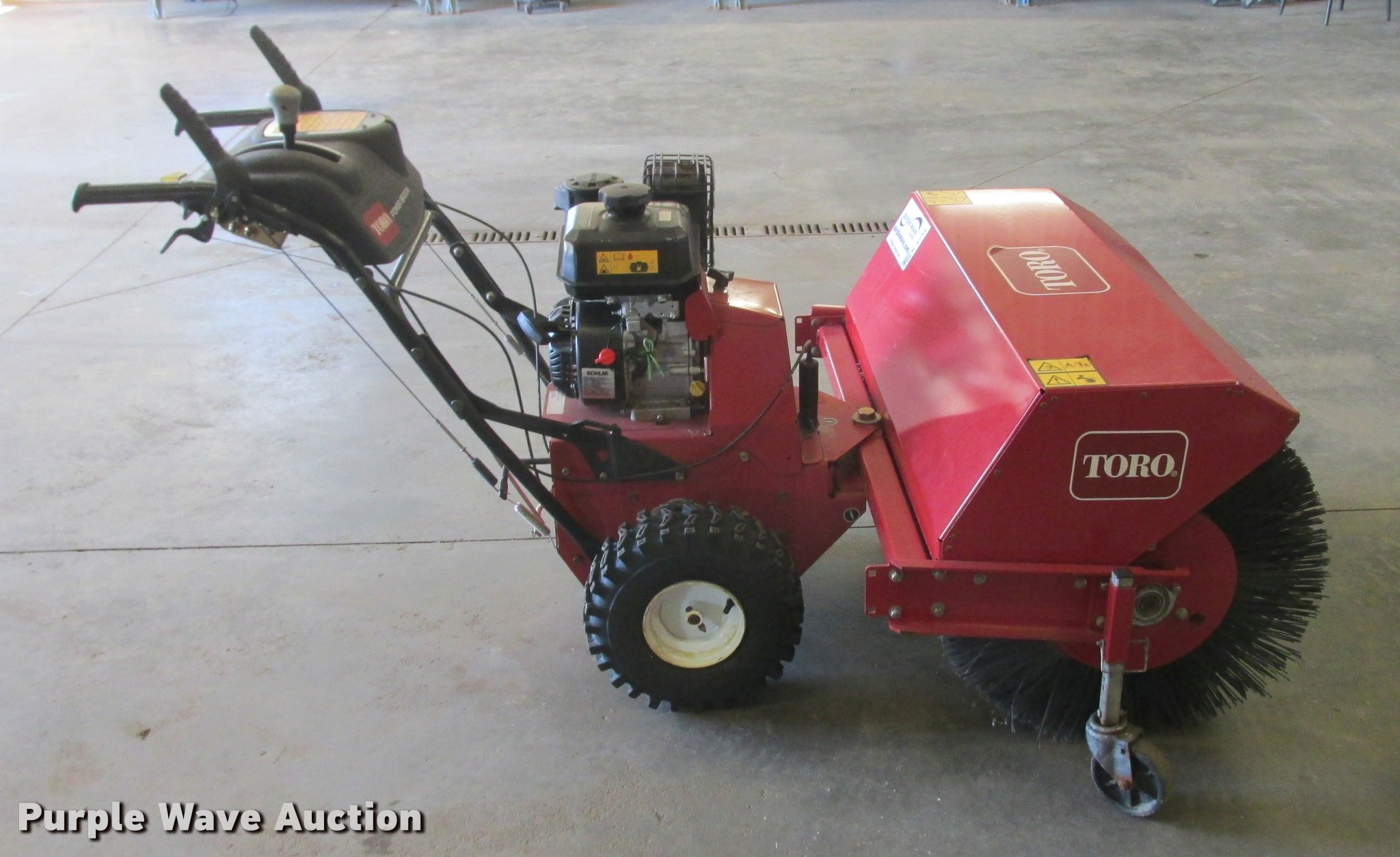 2014 Toro 38700 broom in Hugo, MN | Item K4235 sold | Purple Wave