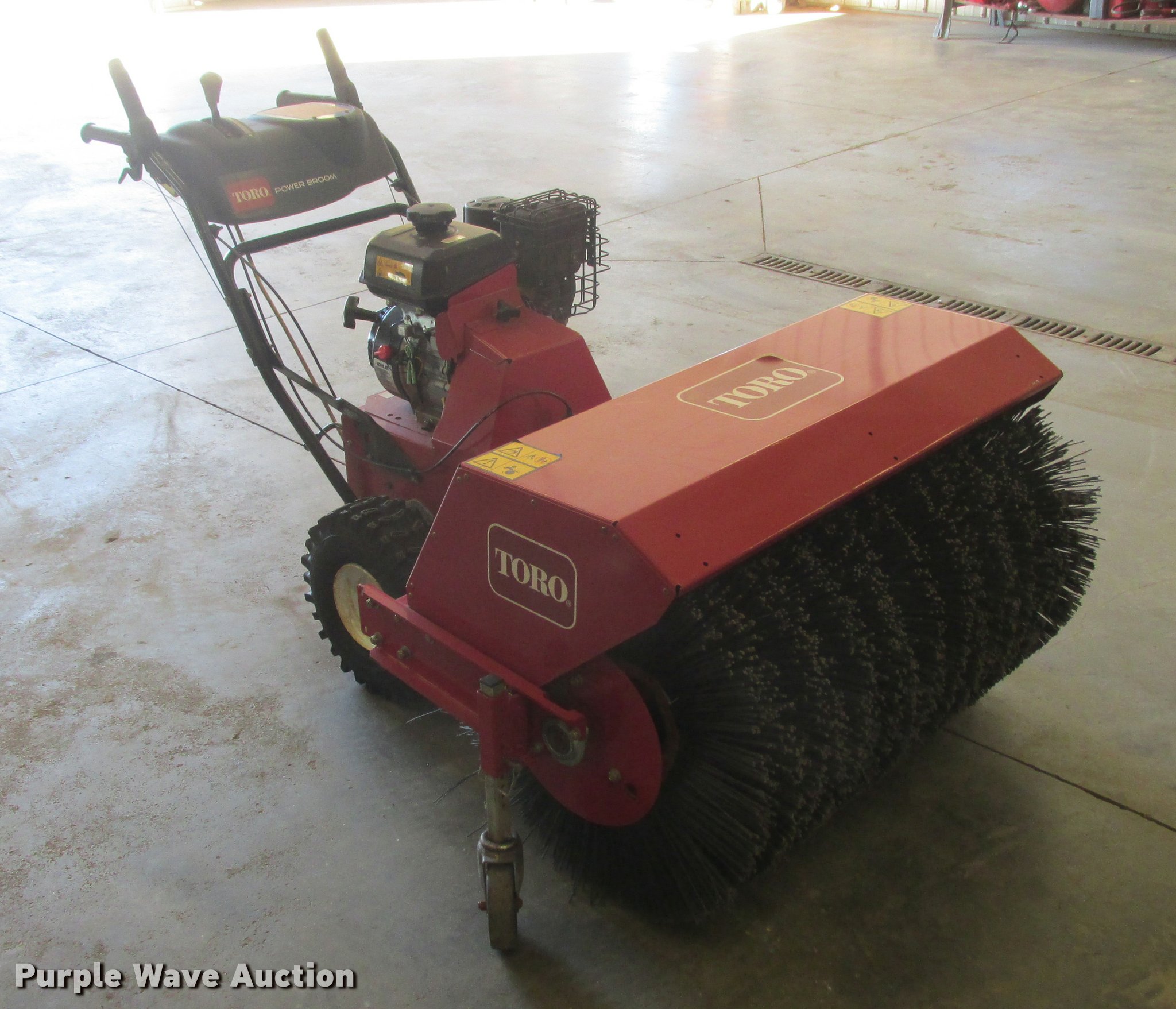 2014 Toro 38700 broom in Hugo, MN | Item K4235 sold | Purple Wave