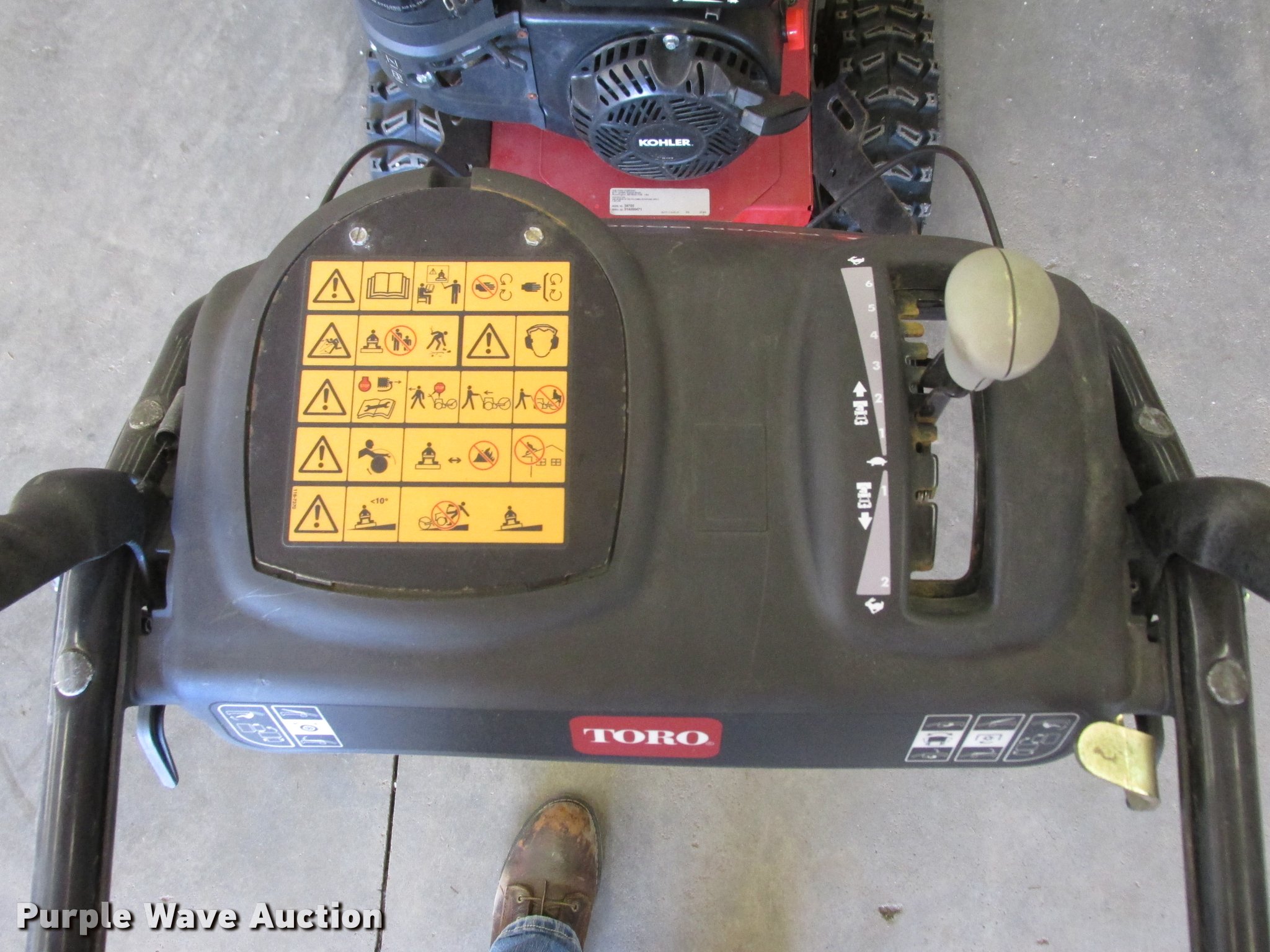 2014 Toro 38700 broom in Hugo, MN | Item K4235 sold | Purple Wave