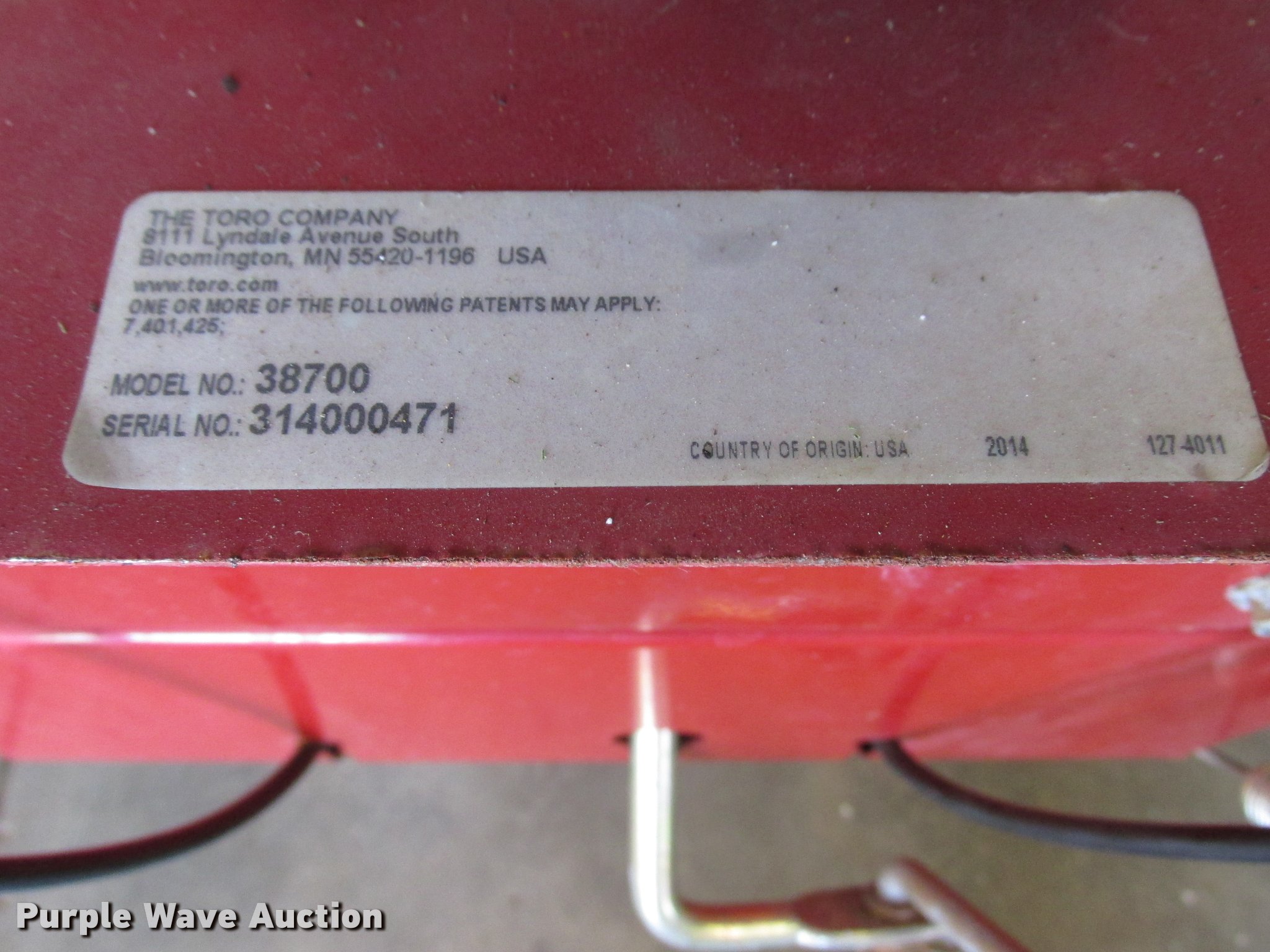 2014 Toro 38700 broom in Hugo, MN | Item K4235 sold | Purple Wave