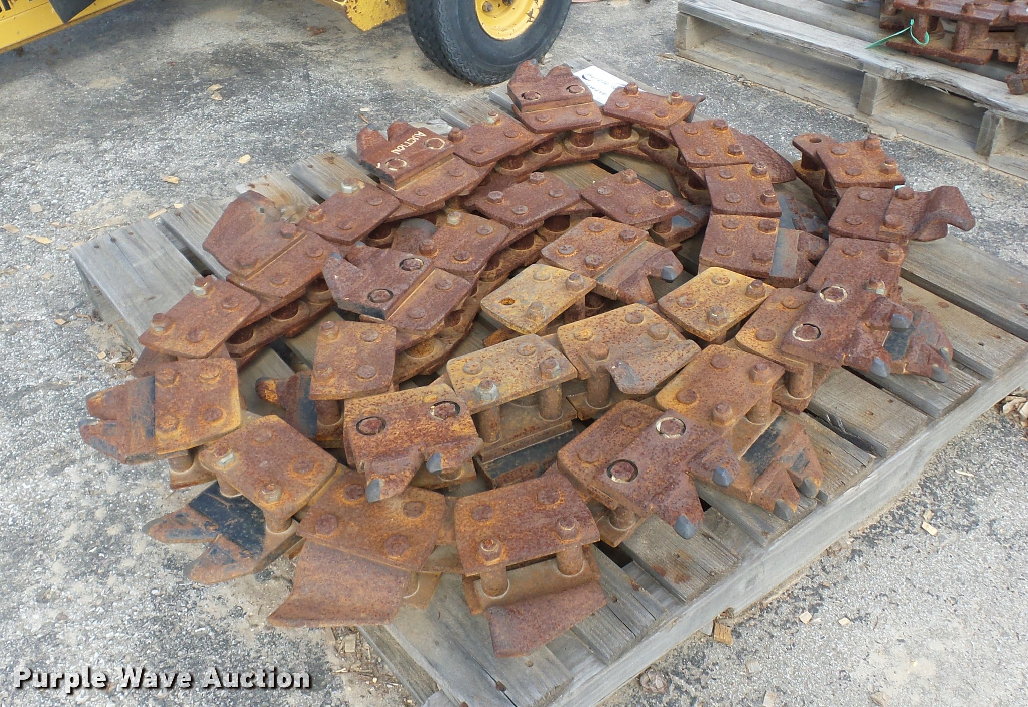 Trencher rock chain in Chesterfield, MO | Item L4285 sold | Purple Wave
