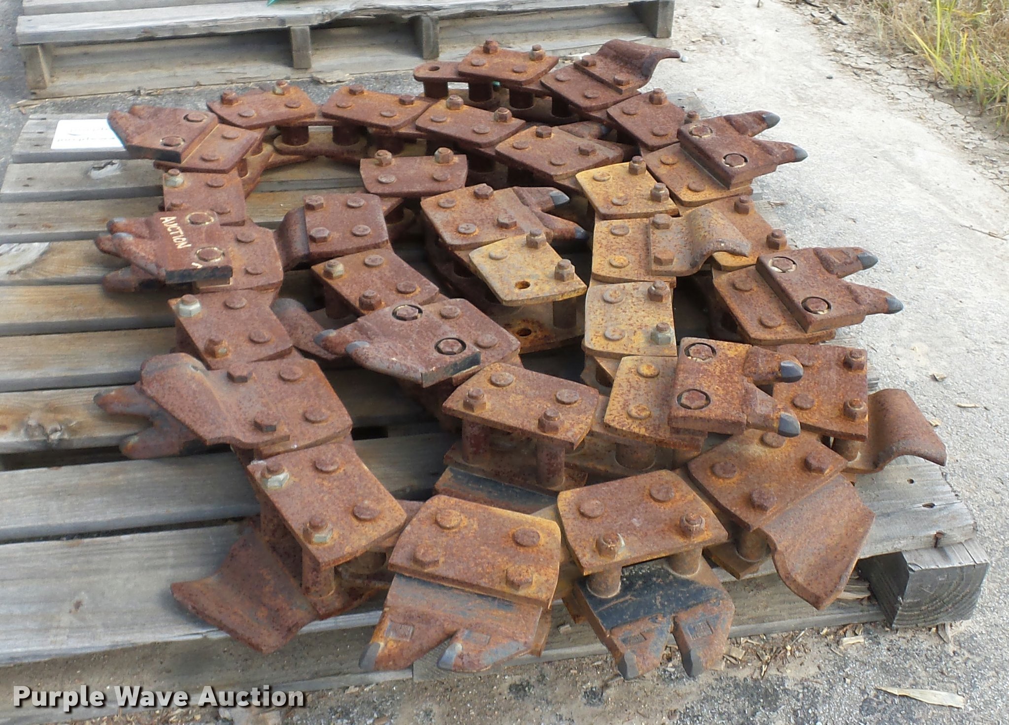 Trencher rock chain in Chesterfield, MO | Item L4285 sold | Purple Wave