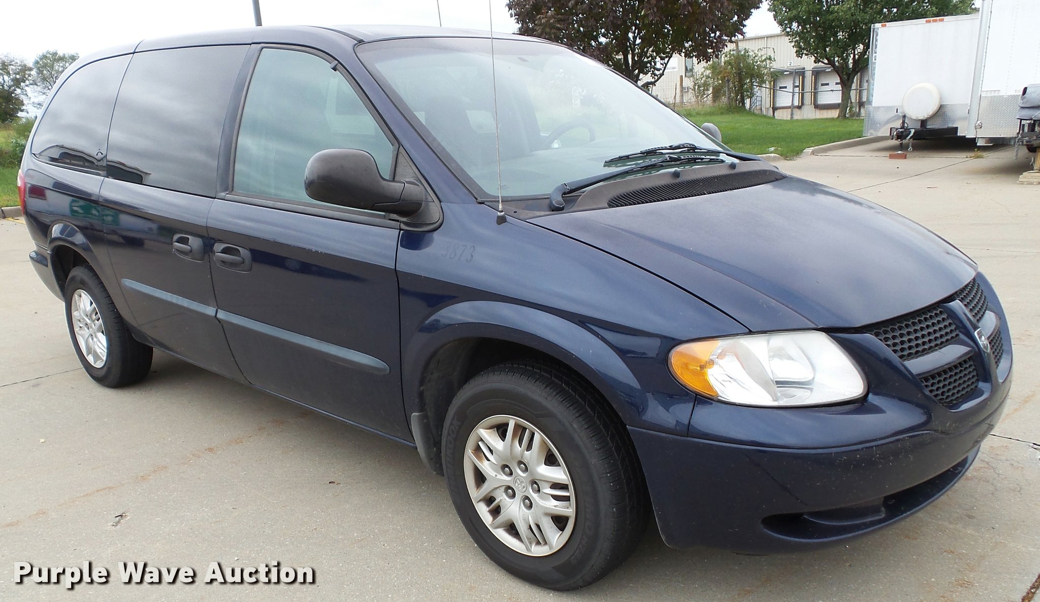 2004 Dodge Grand Caravan van in Olathe, KS | Item K8155 sold | Purple Wave