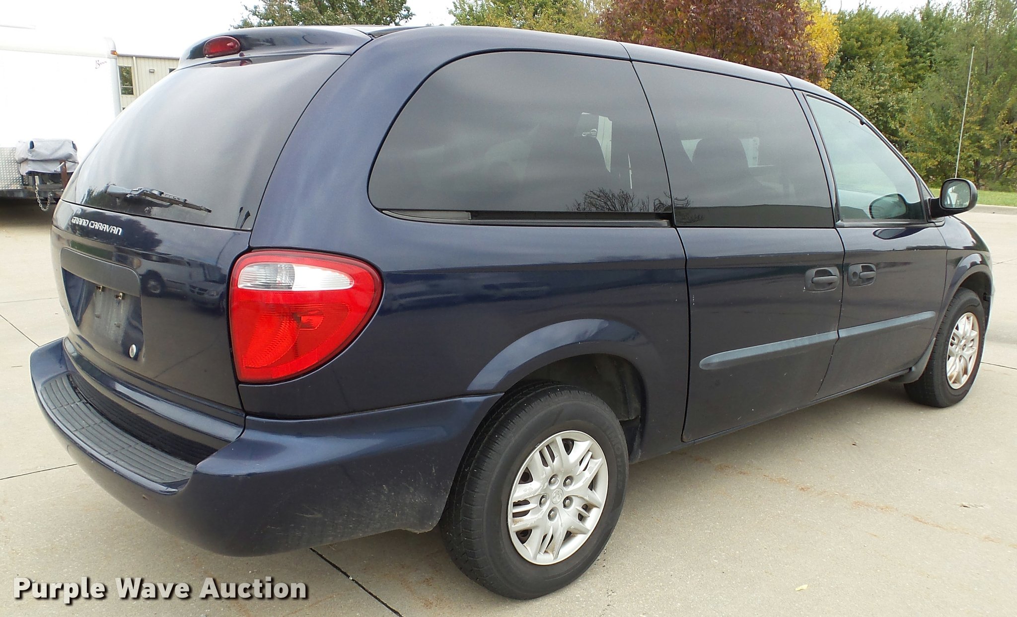 2004 Dodge Grand Caravan van in Olathe, KS | Item K8155 sold | Purple Wave