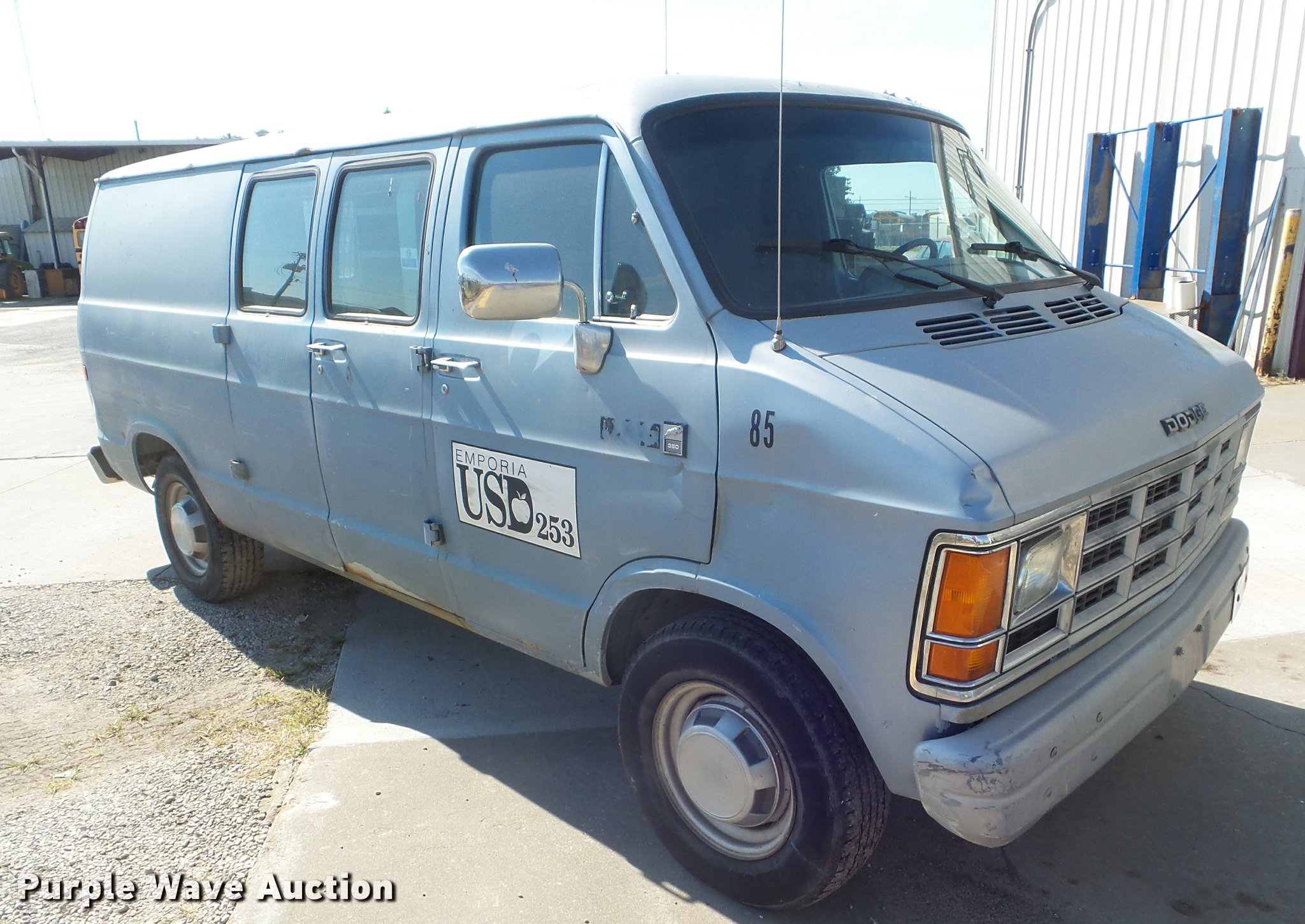 1990 Dodge Ram Van B350 van in Emporia, KS | Item L1698 sold | Purple Wave