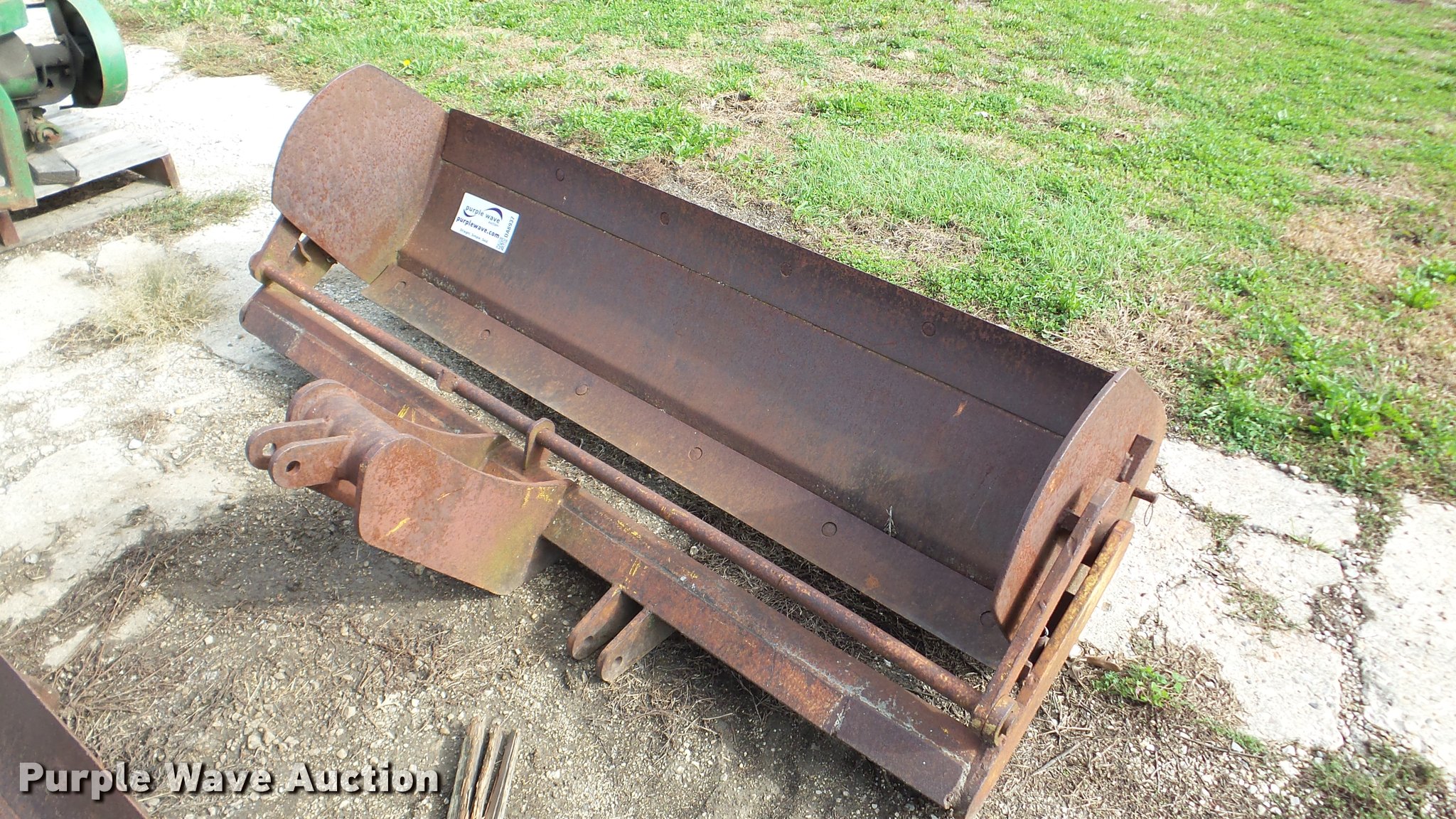 Roll over box blade in Minooka, IL | Item DA8937 sold | Purple Wave