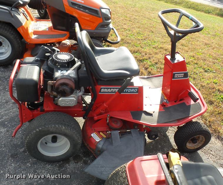 Snapper 1438H lawn mower in Desoto, MO | Item AX9103 sold | Purple Wave